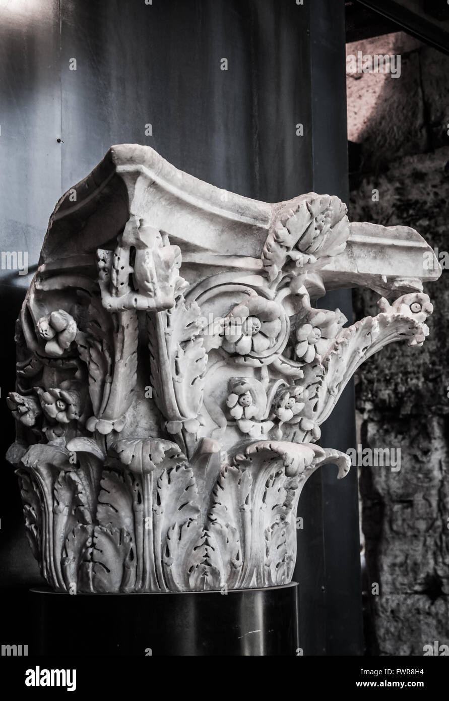 The chapiter of antique marble column Stock Photo - Alamy