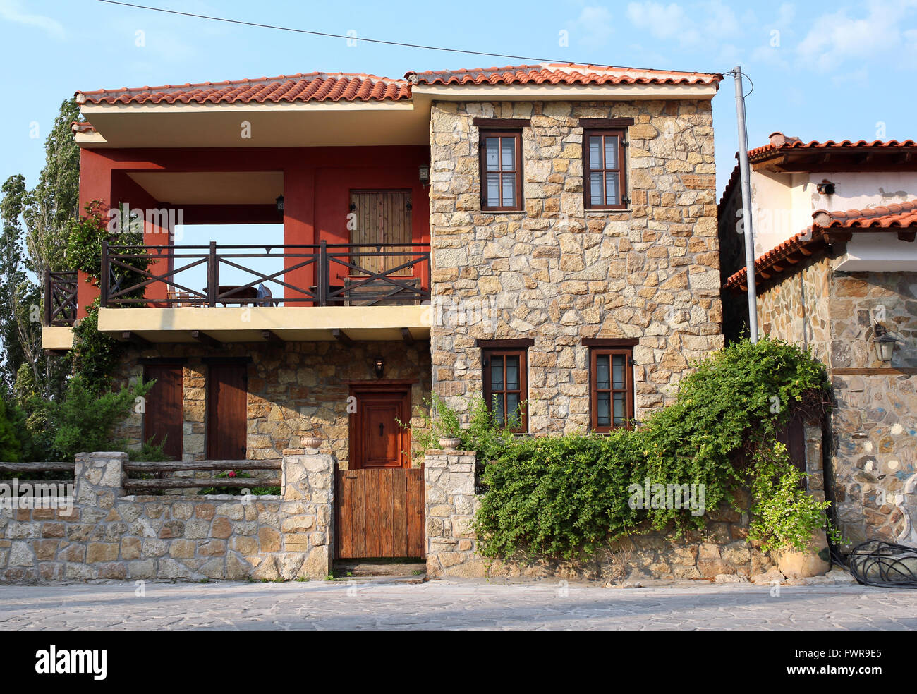 Old stone house parthenonas hi-res stock photography and images - Alamy