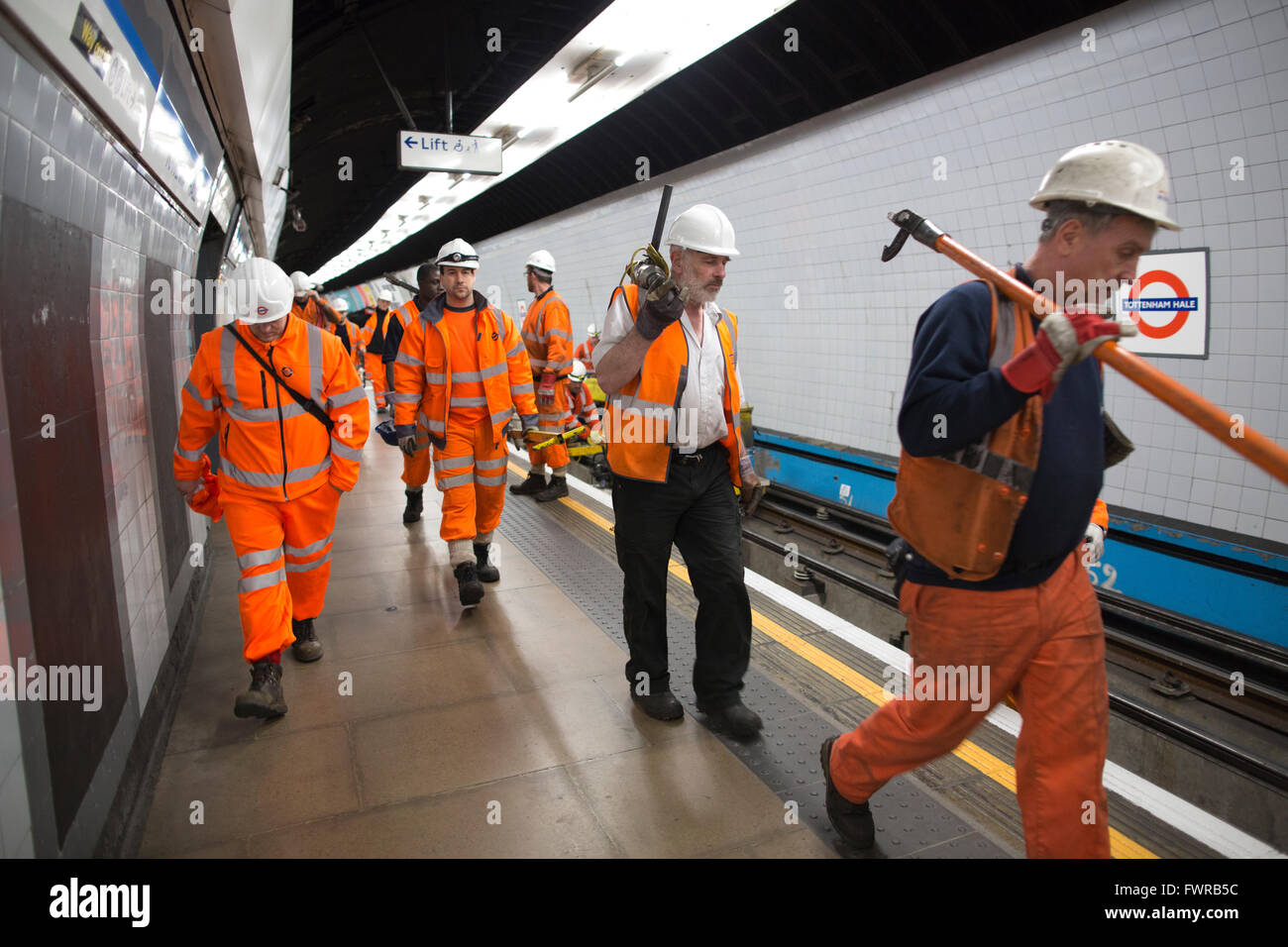Night Shift Workers Stock Photos & Night Shift Workers Stock Images - Alamy