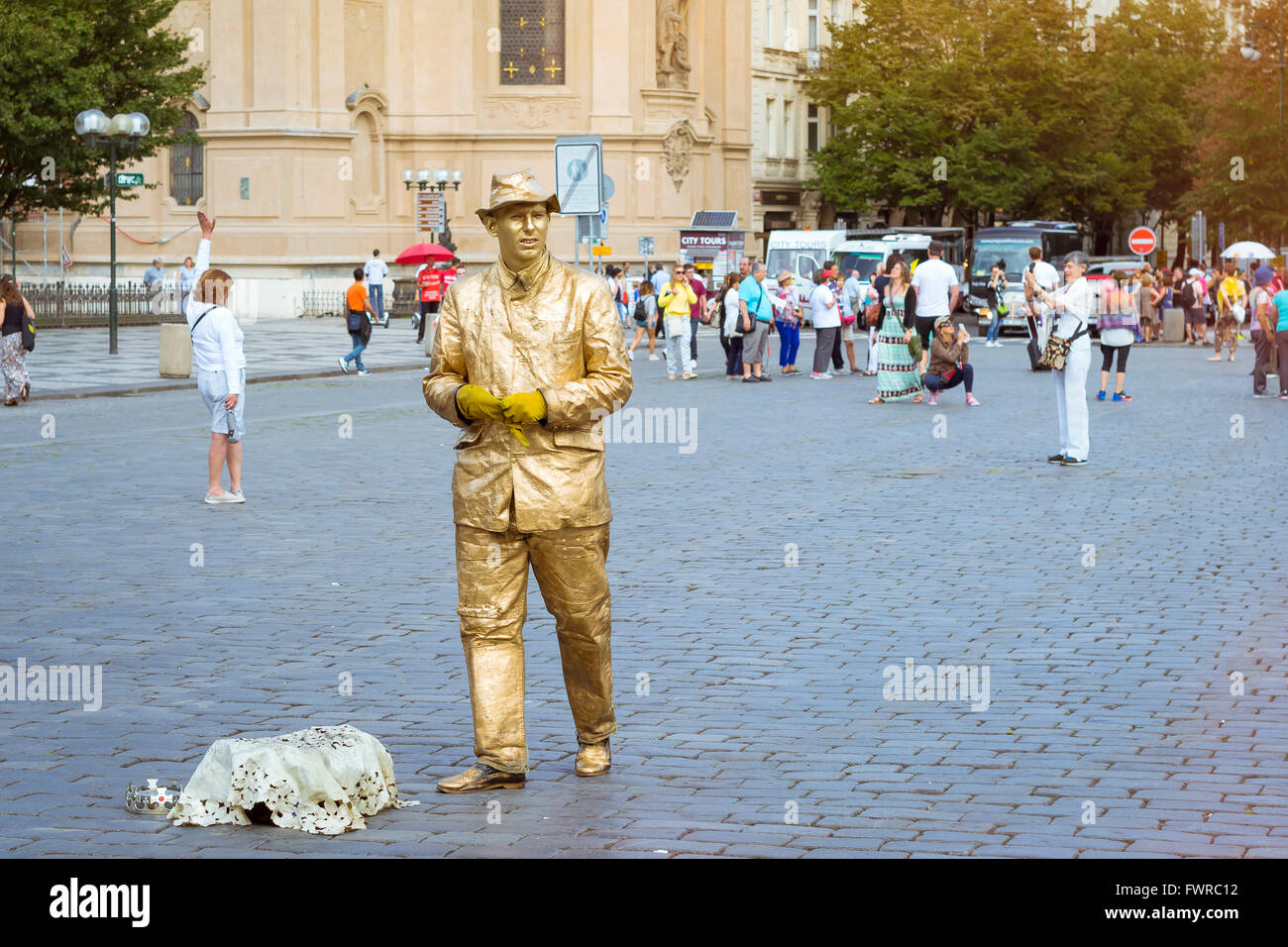 PRAGUE, CZECH REPUBLIC - AUGUST 27, 2015: Gold meme posing on old Town ...