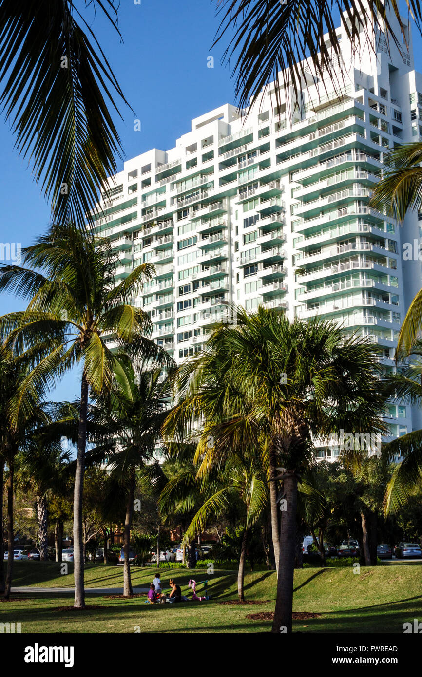 High rise skyscraper skyscrapers building buildings south pointe tower ...