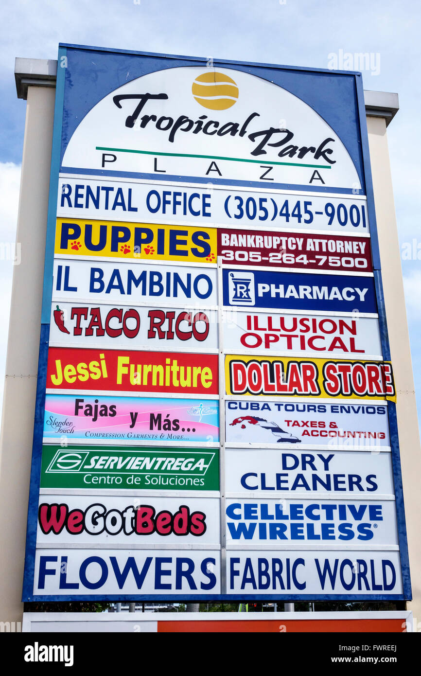 Tropical shopping plaza hi-res stock photography and images - Alamy