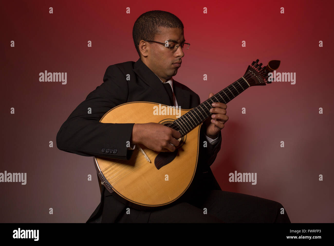 Artist african guitar singer jazz hi-res stock photography and images ...