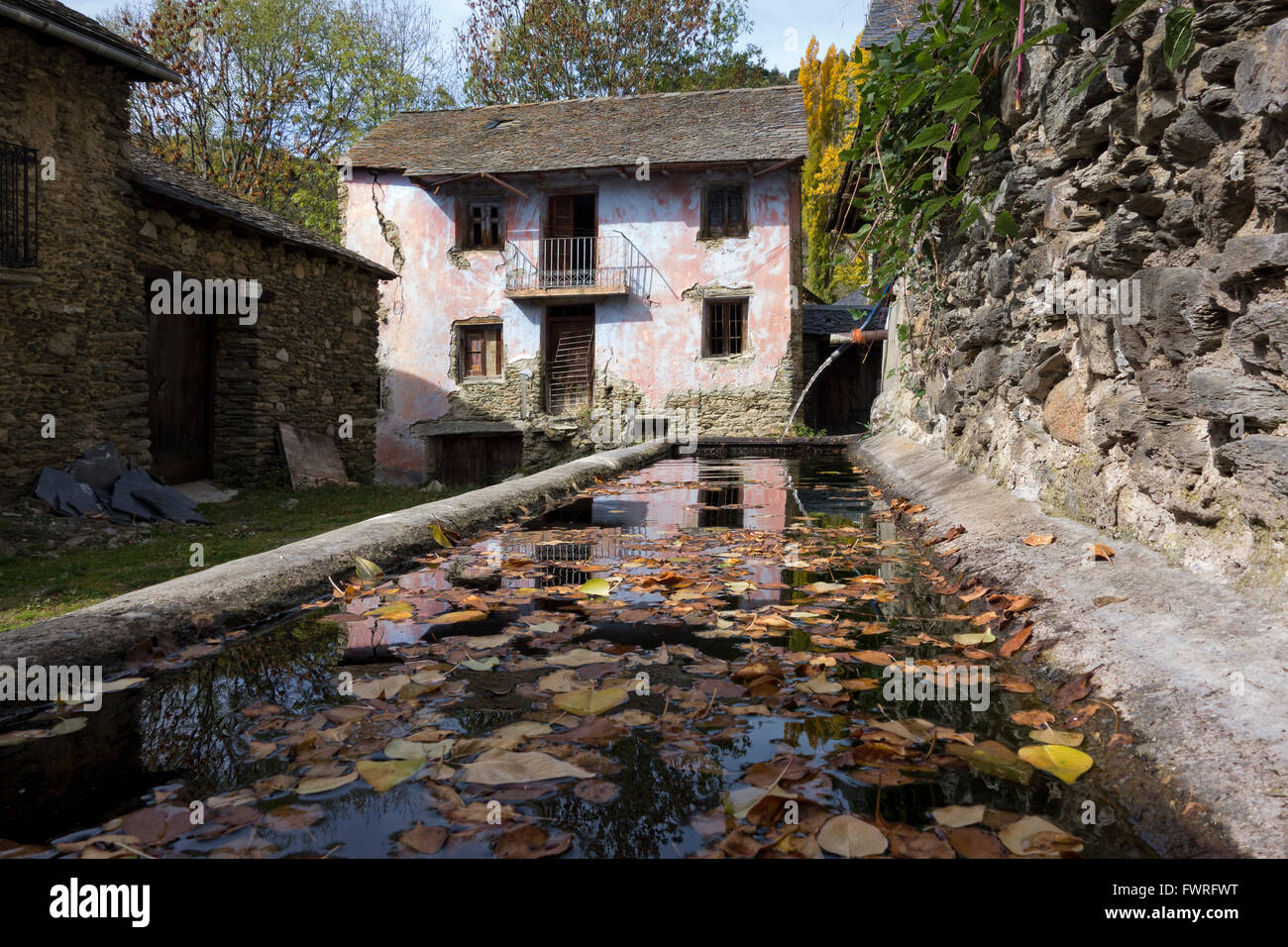 Dorve. Abandoned village. Pyrenees. Catalunya. Spain Stock Photo - Alamy