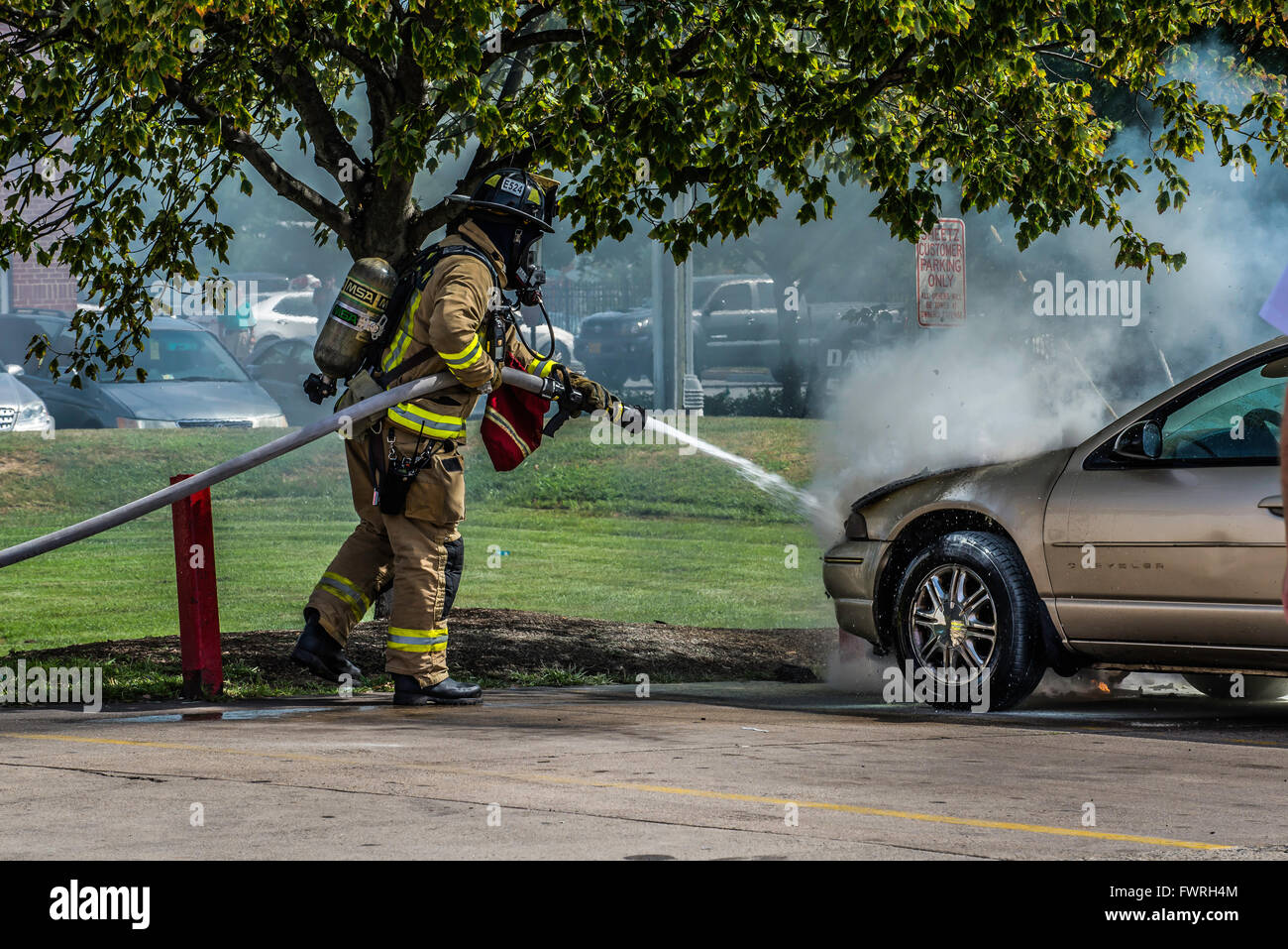 Car lot fire hi-res stock photography and images - Alamy