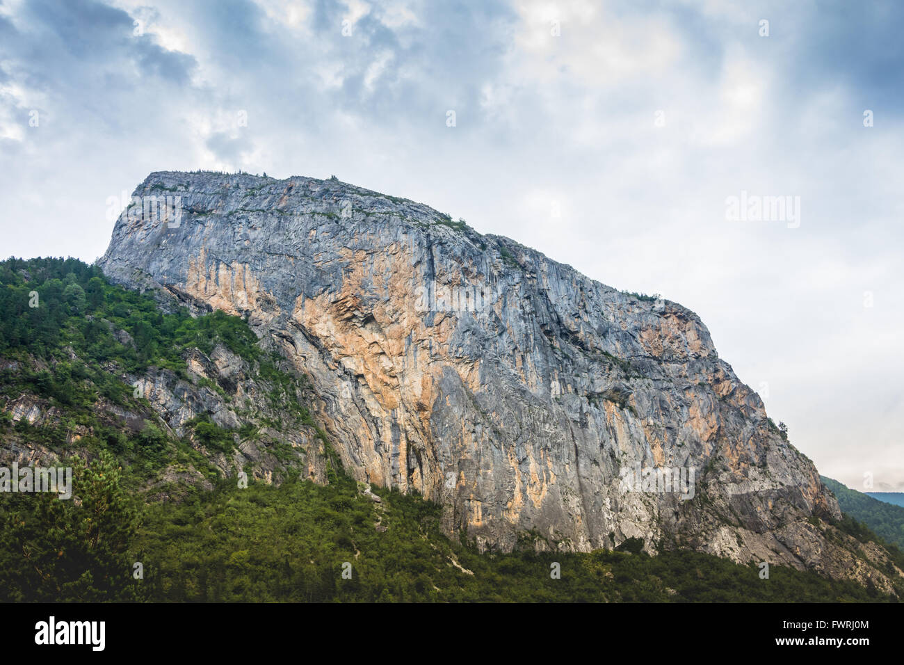 Cliff face walk hi-res stock photography and images - Alamy