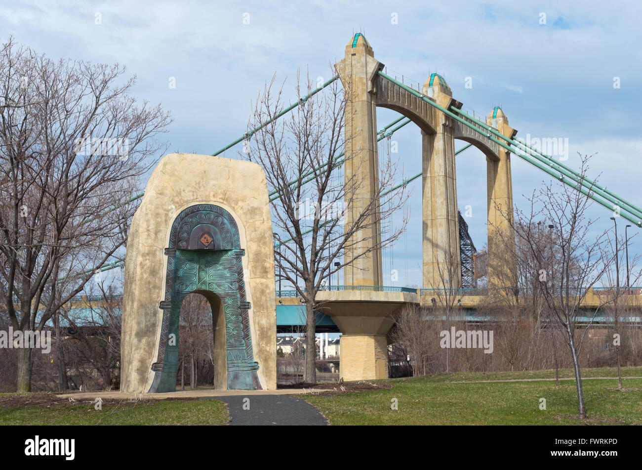 dotaku bell sculpture and hennepin avenue bridge spanning mississippi ...