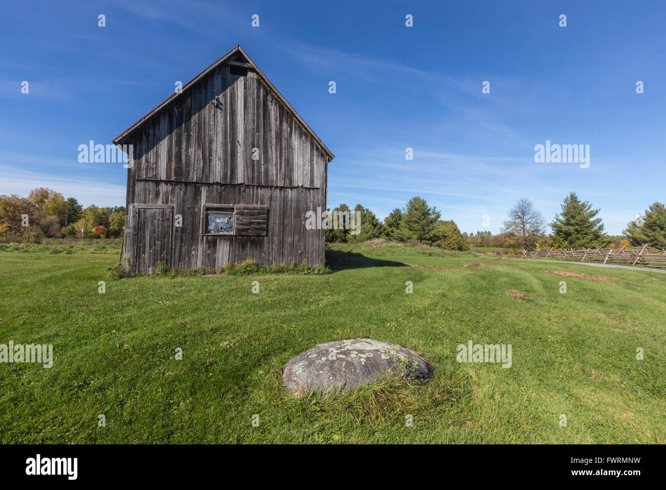 Old barn structure hi-res stock photography and images - Alamy