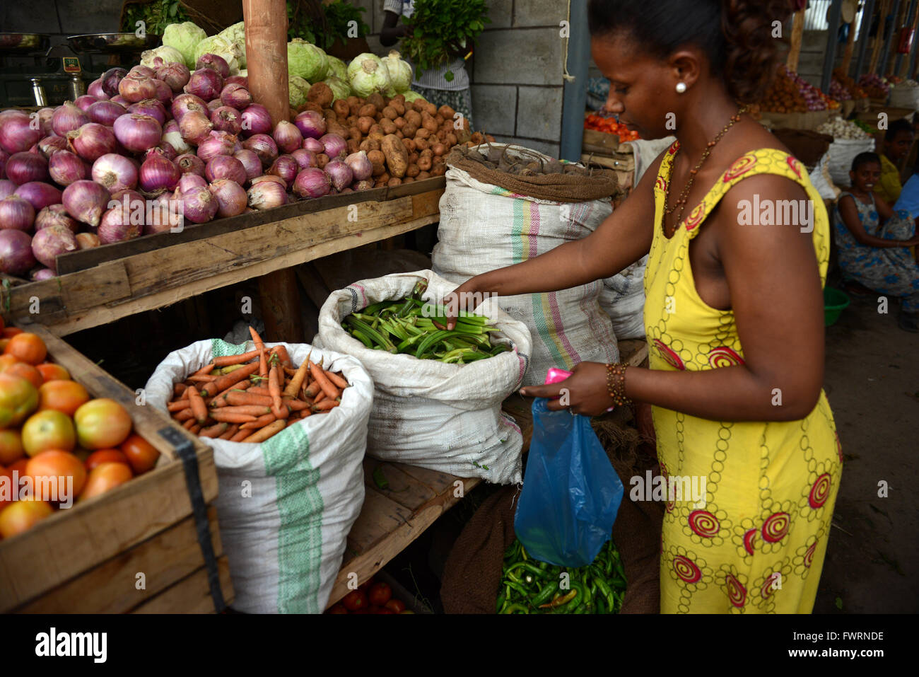 A woman buying okra in the Humera market, Ethiopia Stock Photo - Alamy