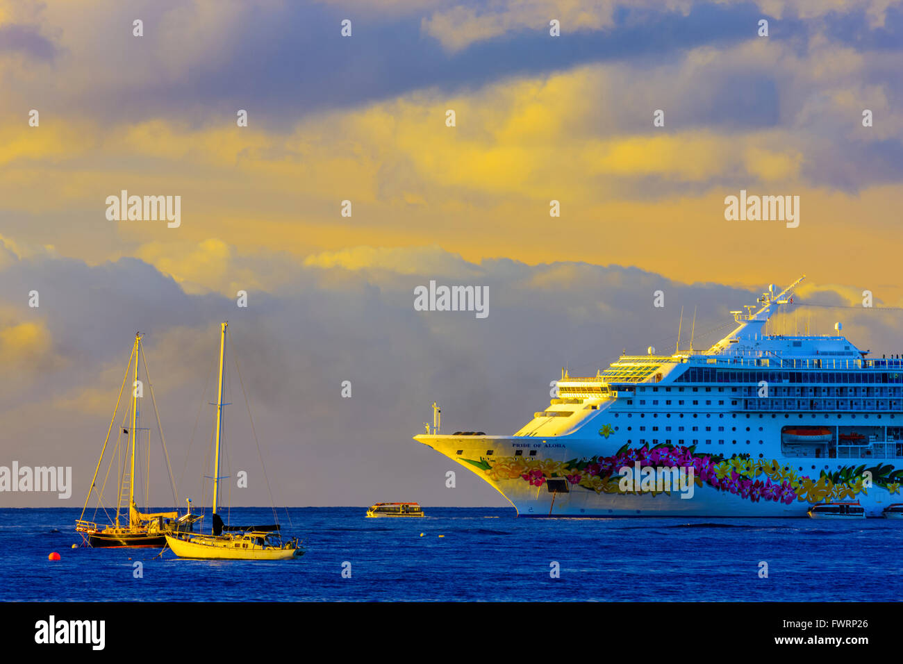 Cruise ship in Maui Stock Photo - Alamy