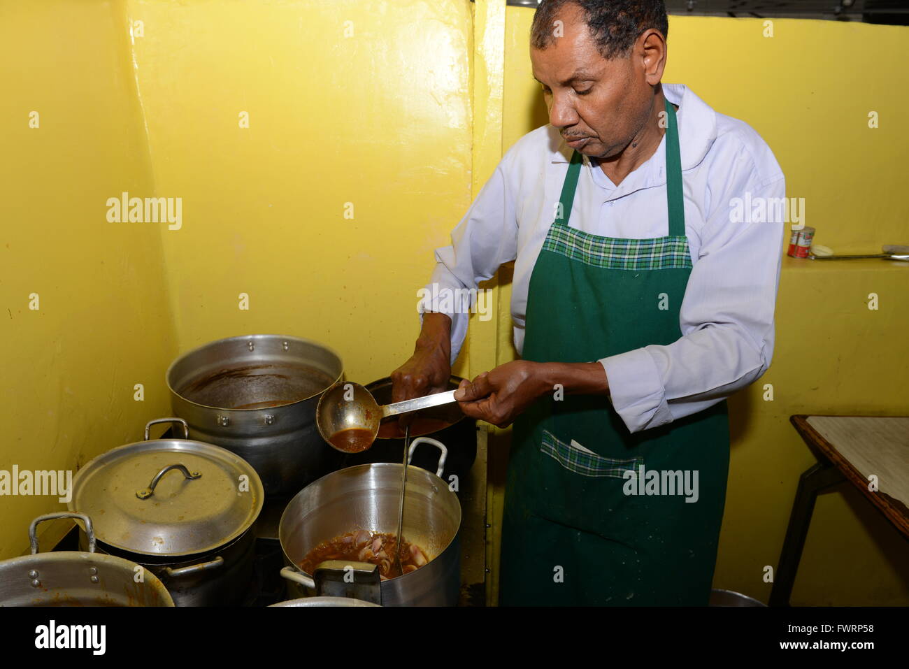 A Sudanese chef cooking The popular Sudanese Okra dish - Bamia Bell ...