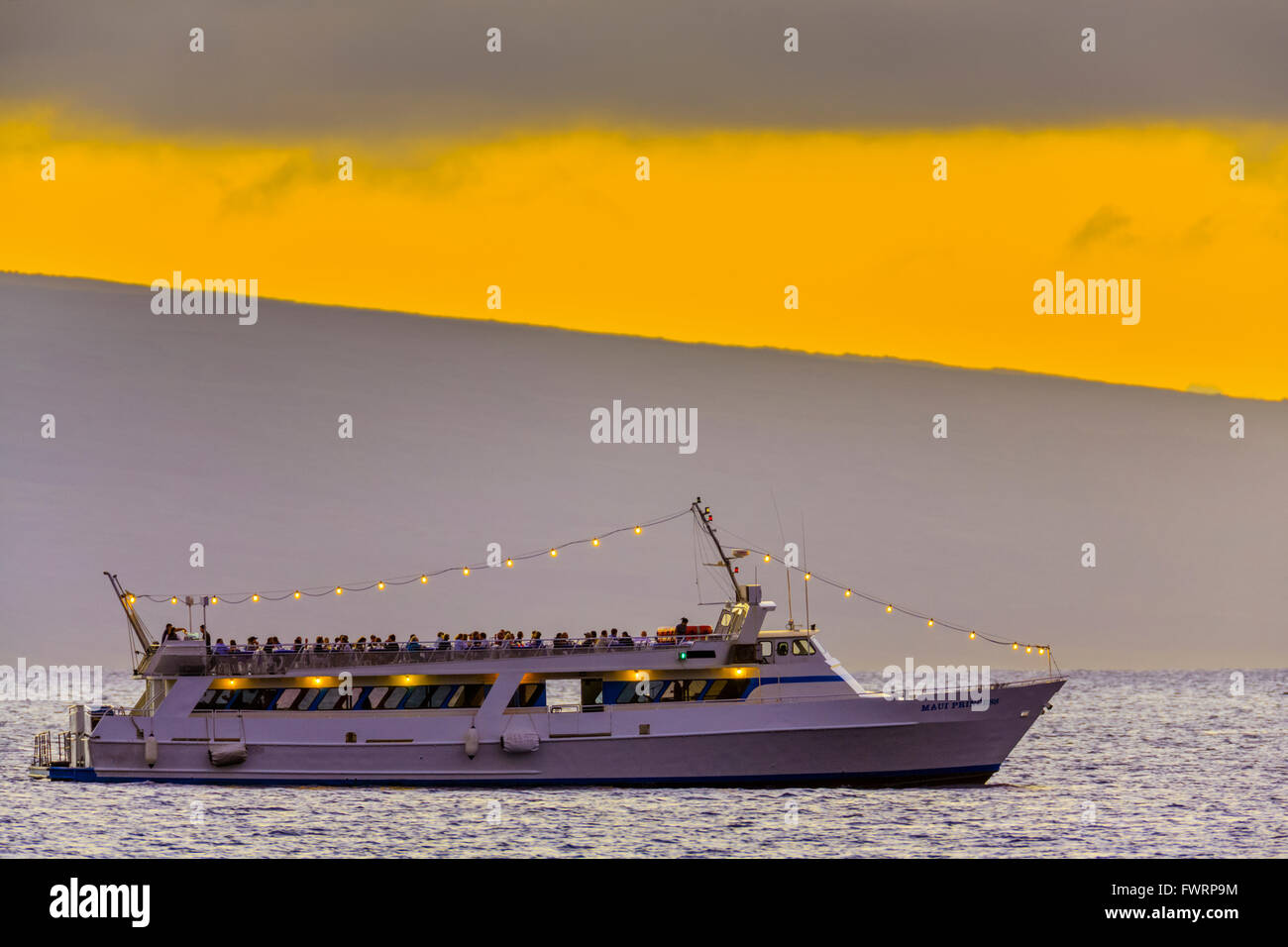 Hawaiian dinner cruise hi-res stock photography and images - Alamy