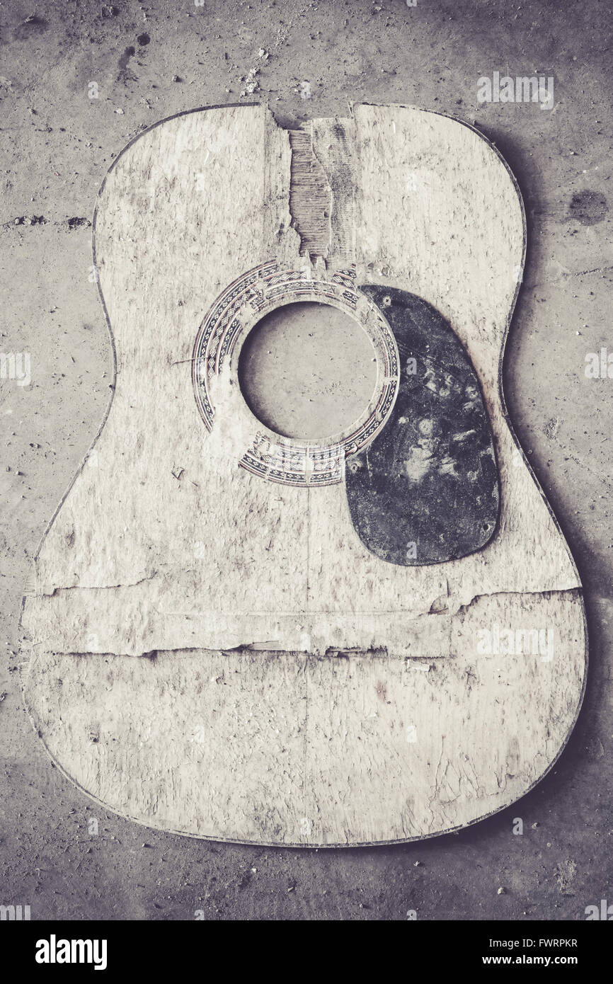 Broken acoustic guitar Stock Photo - Alamy Broken acoustic guitar Stock Photo - Alamy