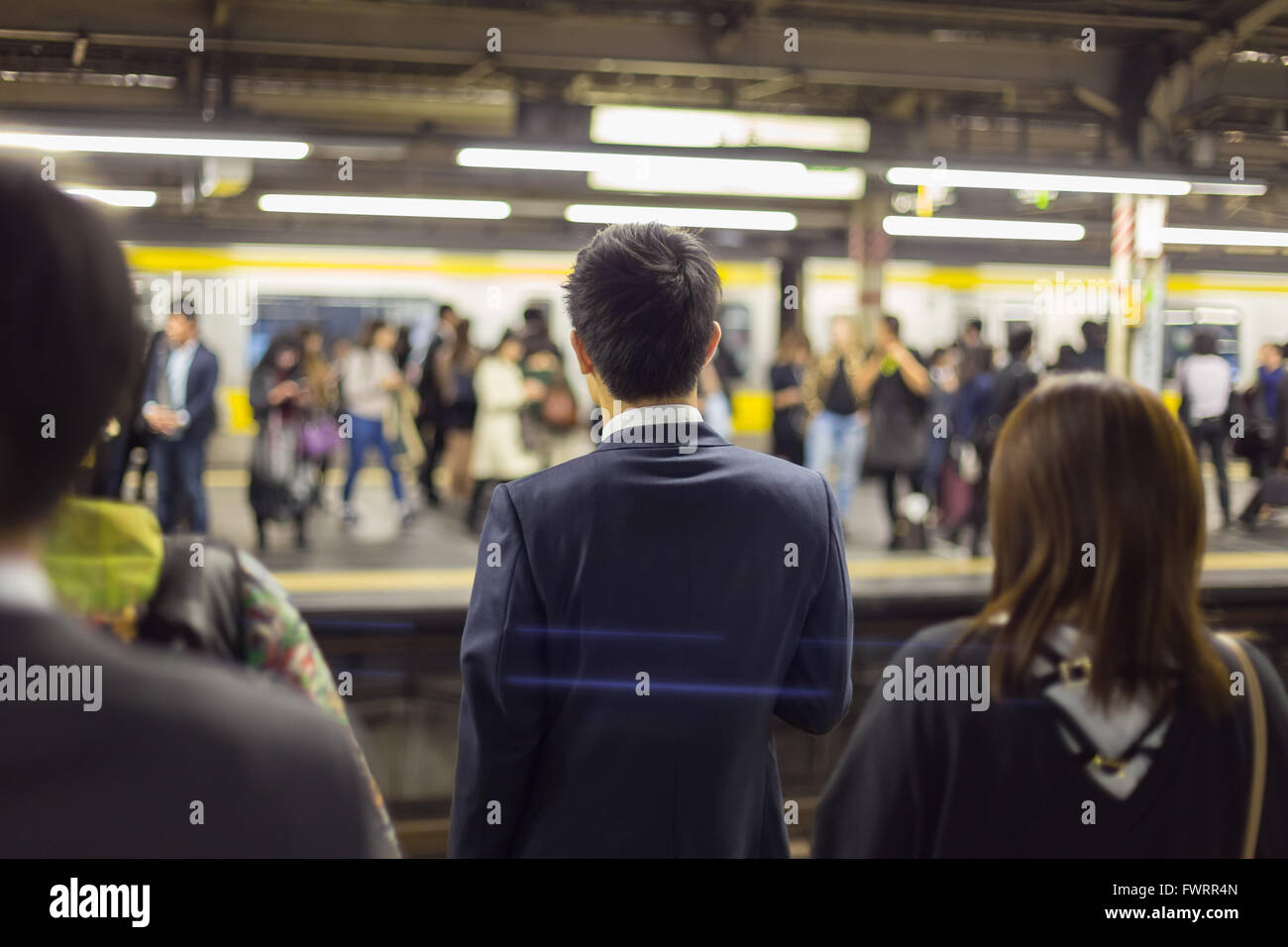 Tokyo subway platform crowd hi-res stock photography and images - Alamy