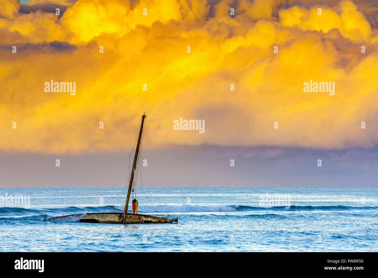 Shipwrecked sailing boat hi-res stock photography and images - Alamy