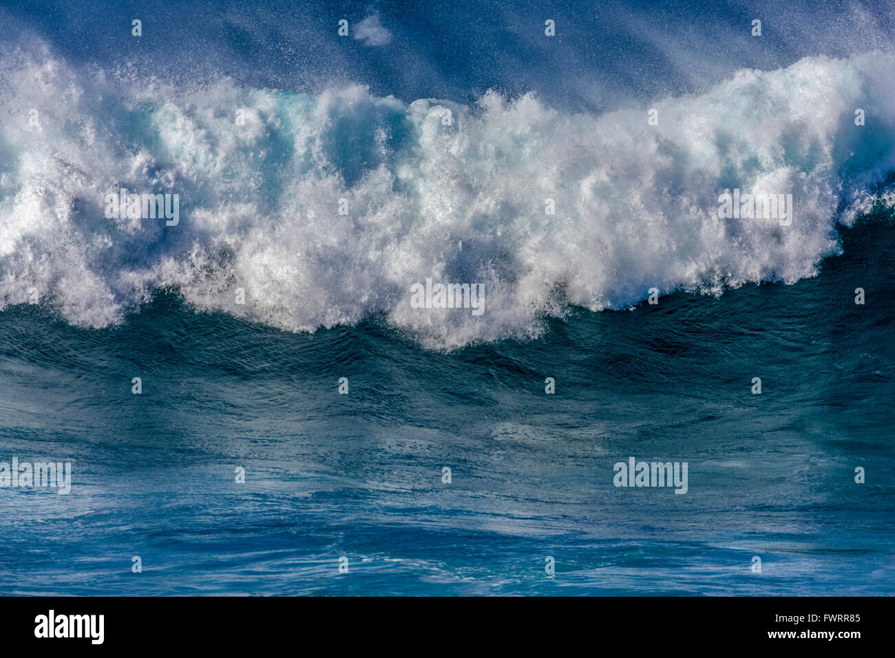 storm force Waves off Maui Stock Photo - Alamy