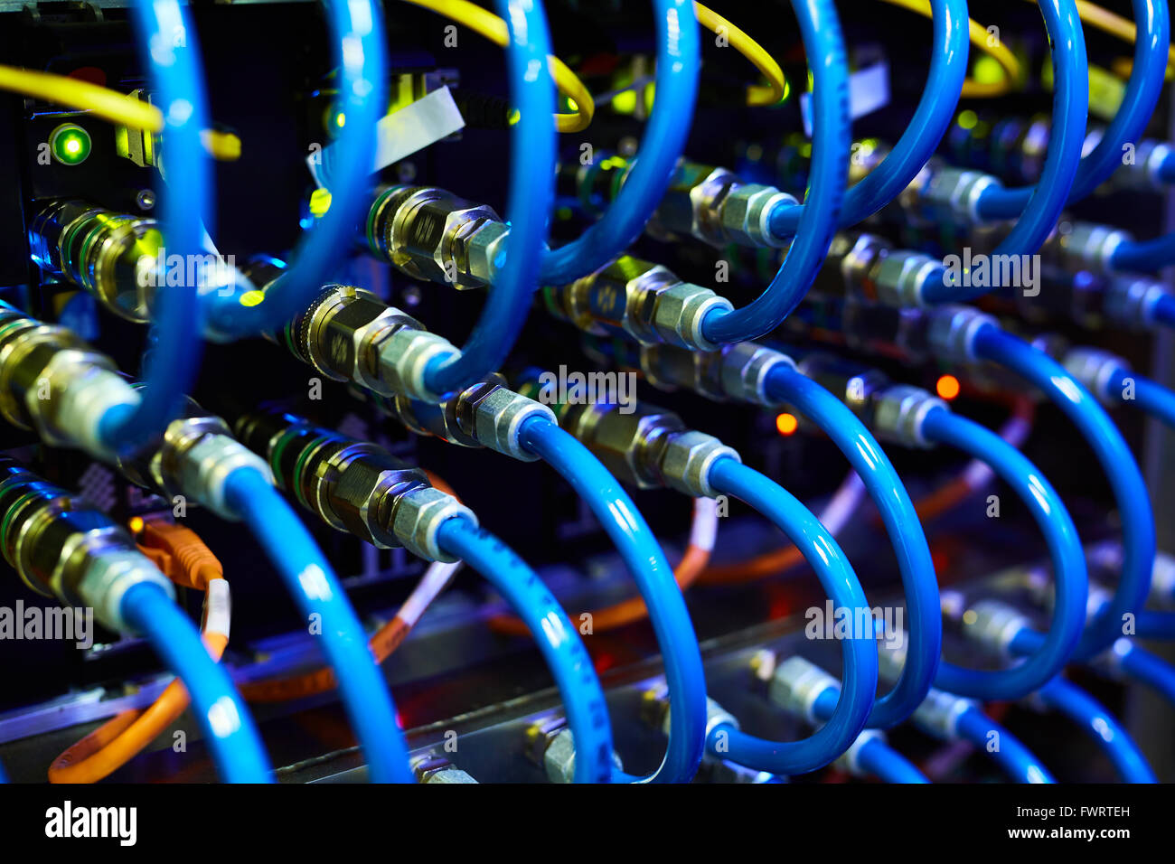 Fibre optic broadband cables hi-res stock photography and images - Alamy