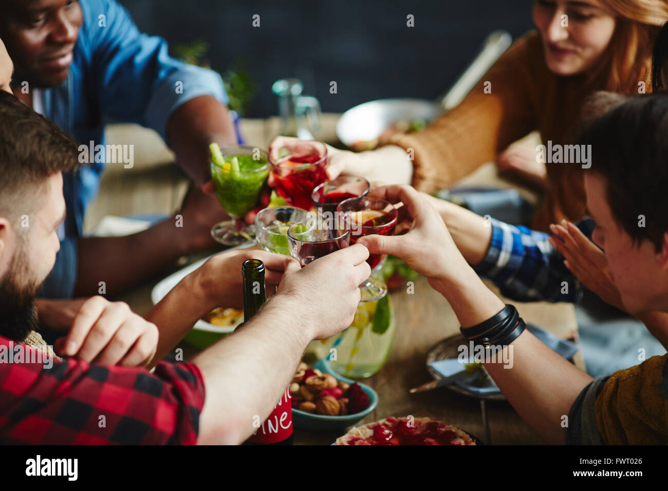 Spring dinner party Stock Photo - Alamy