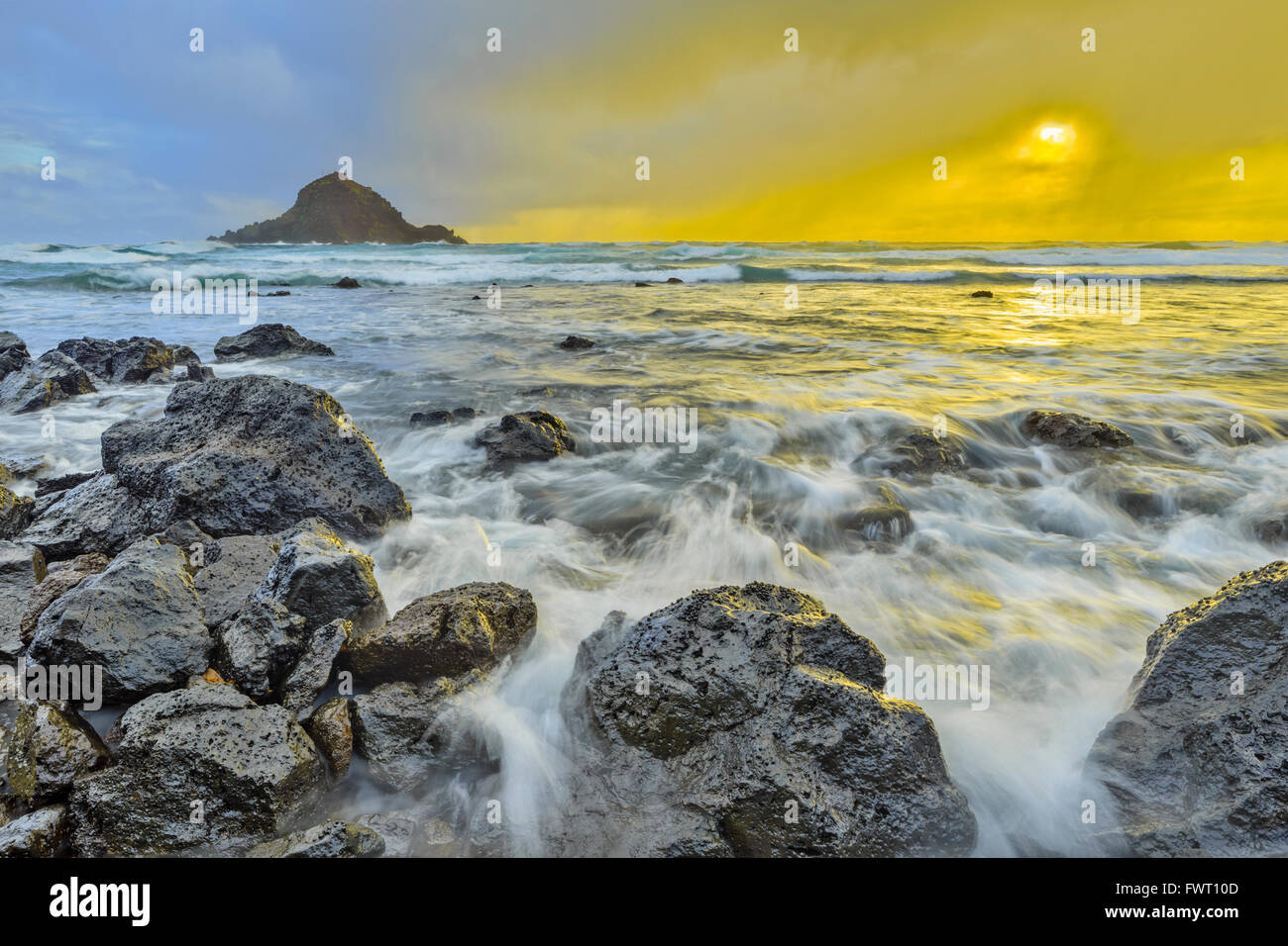 Alau Island off Maui Stock Photo - Alamy