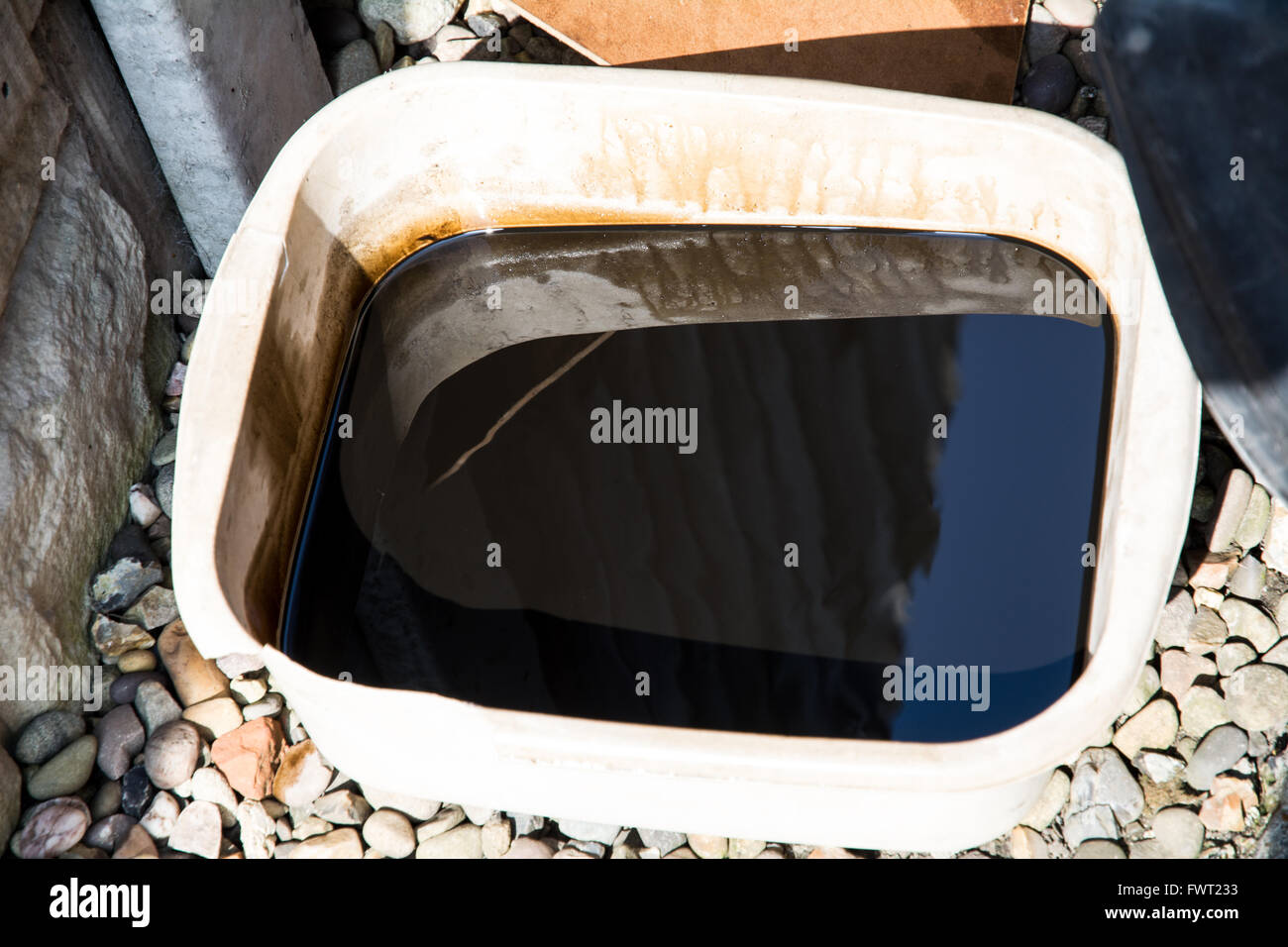 A bucket of used motor oil Stock Photo - Alamy