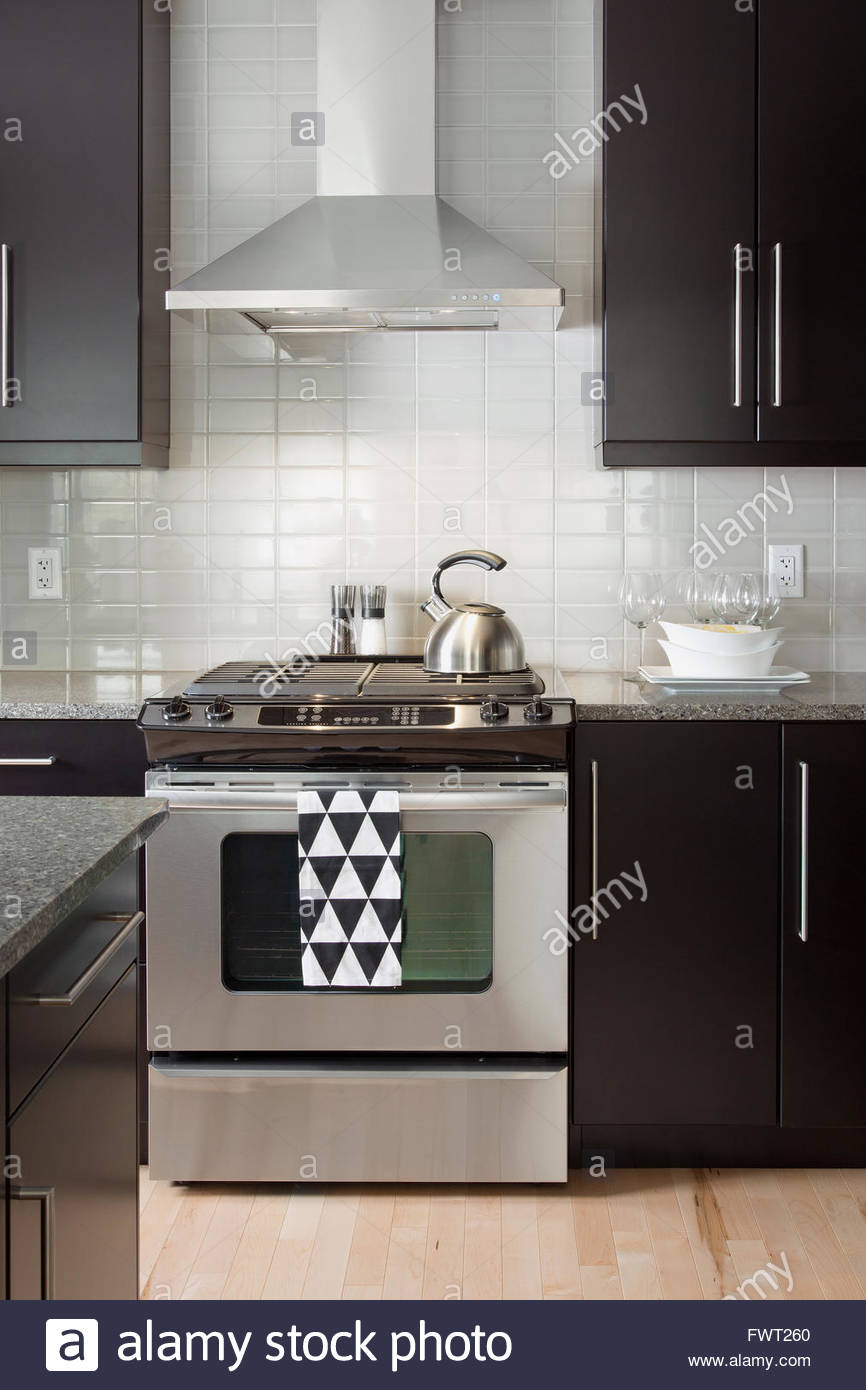 Kitchen in showhome hi-res stock photography and images - Alamy