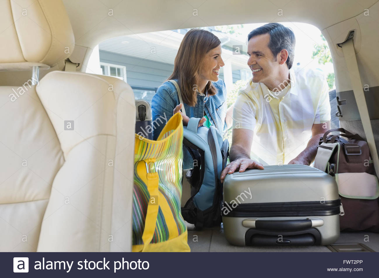 Loading car luggage hi-res stock photography and images - Alamy