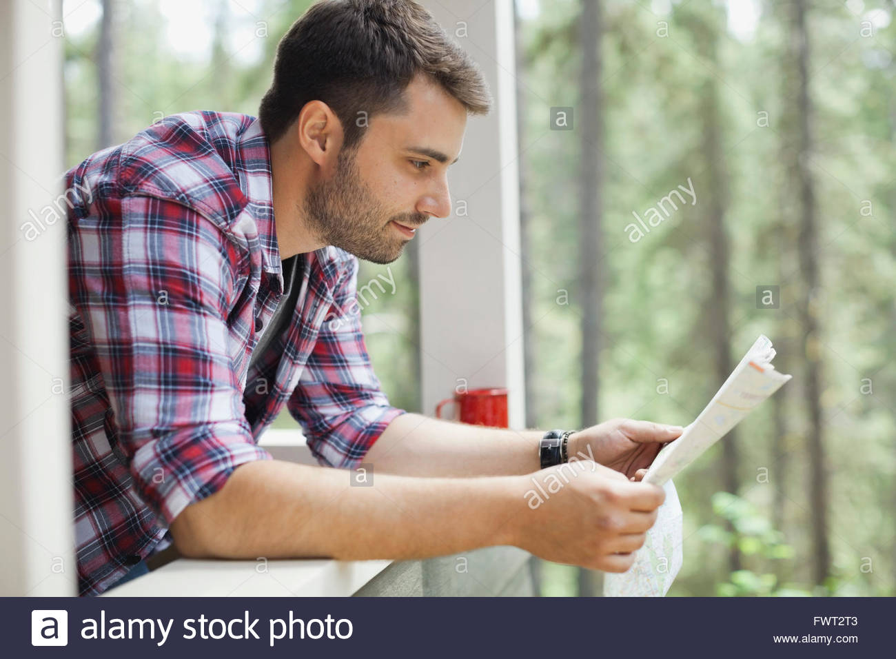 Leaning on his elbows hi-res stock photography and images - Alamy
