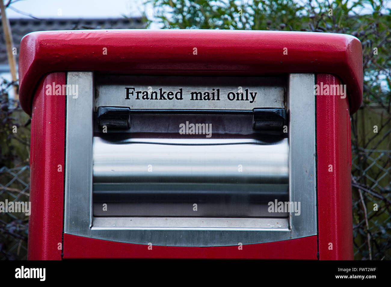 Royal mail post box uk hi-res stock photography and images - Alamy