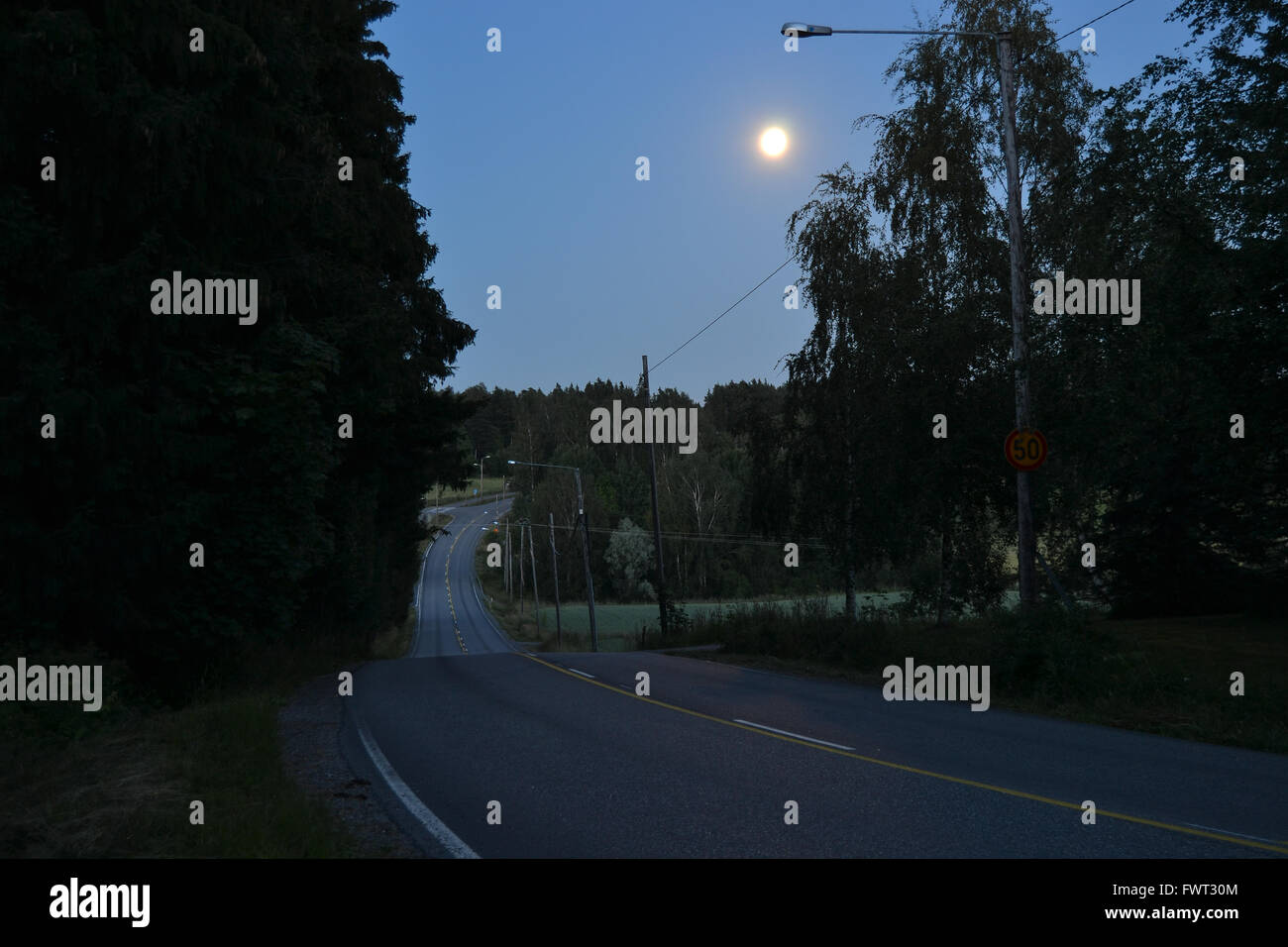 Empty road night hi-res stock photography and images - Alamy