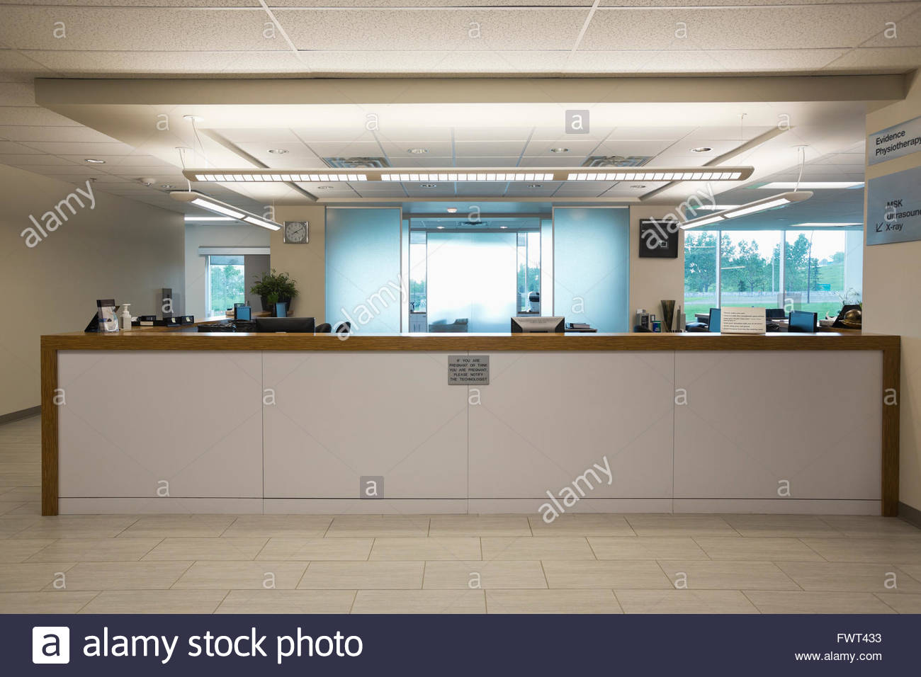 Medical reception area hi-res stock photography and images - Alamy