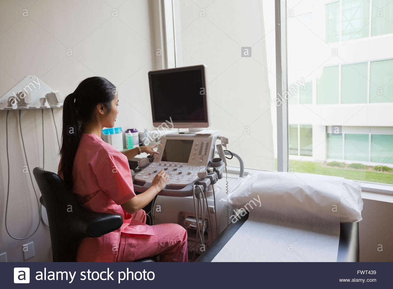 Hospital monitor nurse hi-res stock photography and images - Alamy
