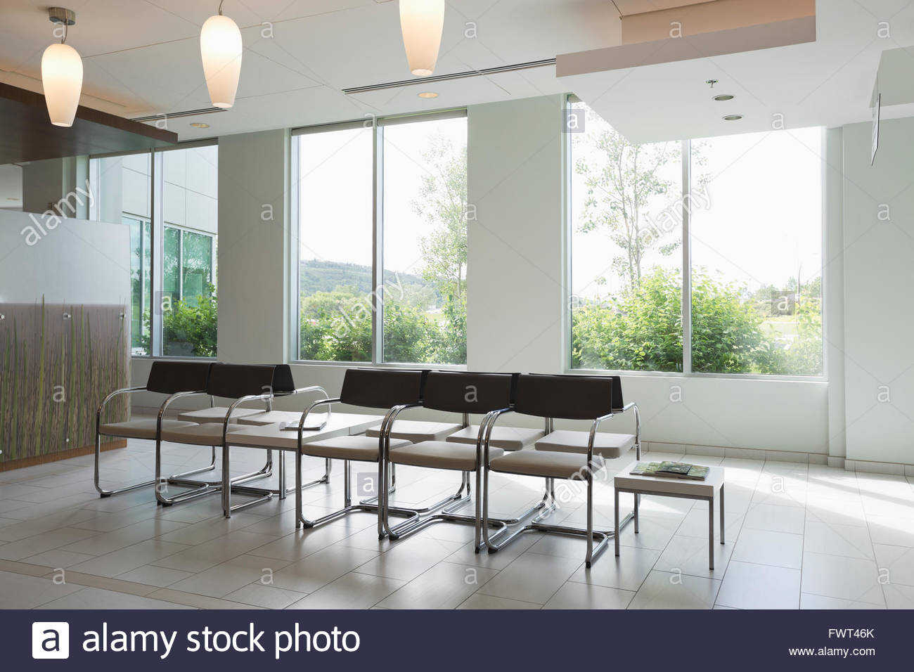 Empty waiting hi-res stock photography and images - Alamy