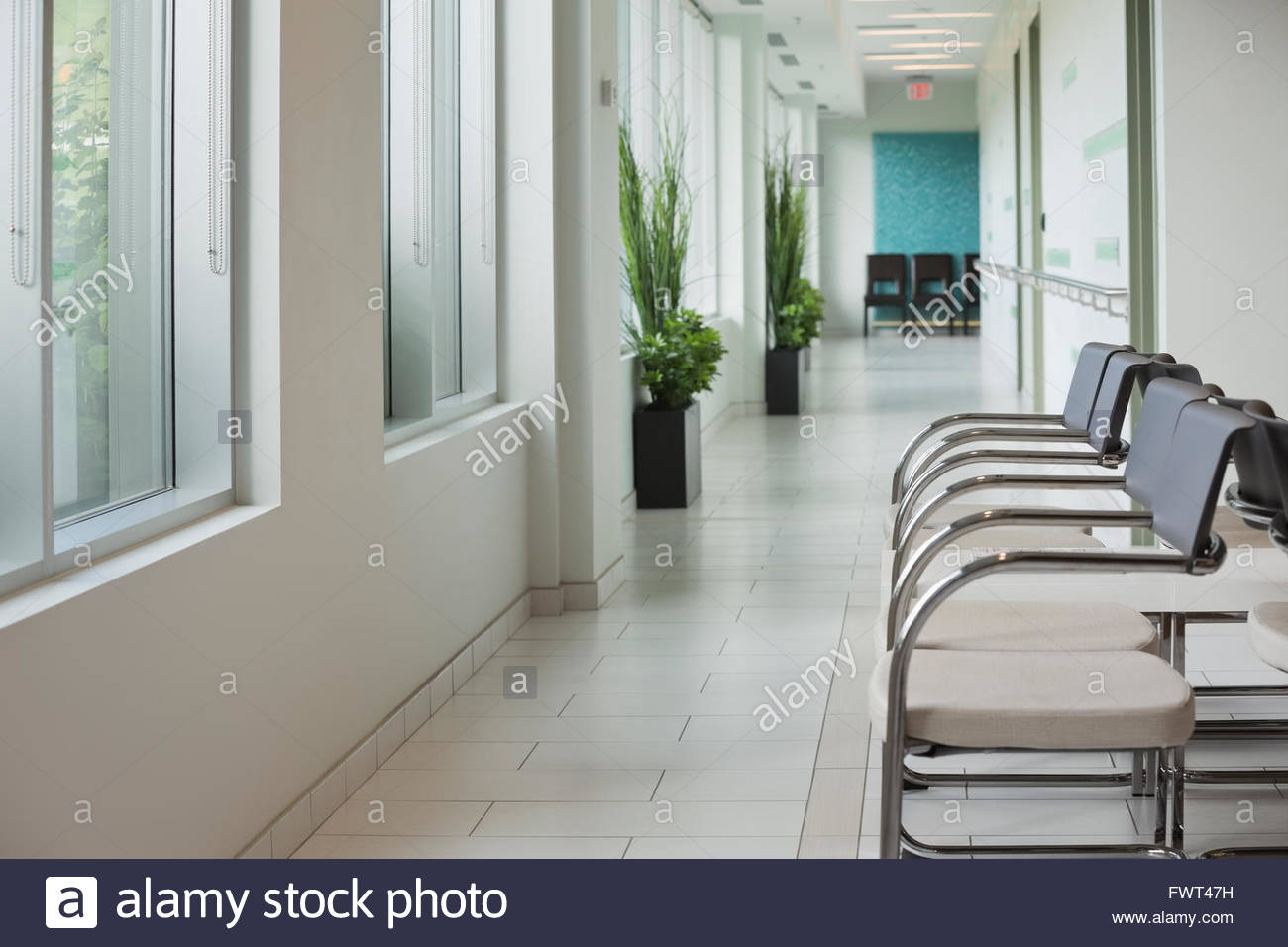 Empty waiting hi-res stock photography and images - Alamy