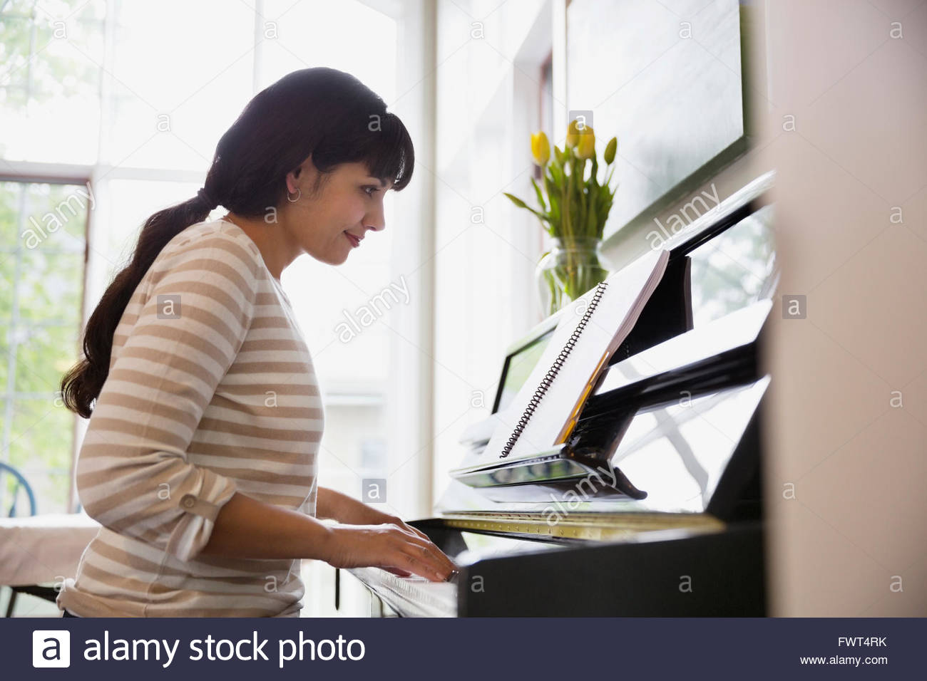 Piano arts culture entertainment hi-res stock photography and images ...