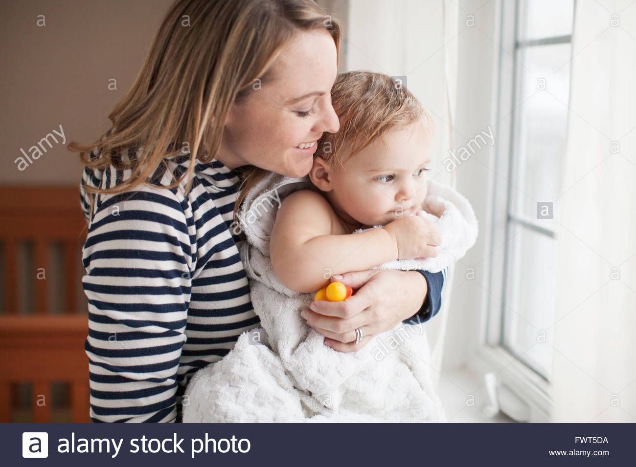 Mother snuggling baby girl after her bath Stock Photo - Alamy