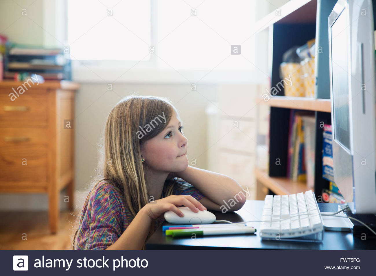 Girl at desktop hi-res stock photography and images - Alamy