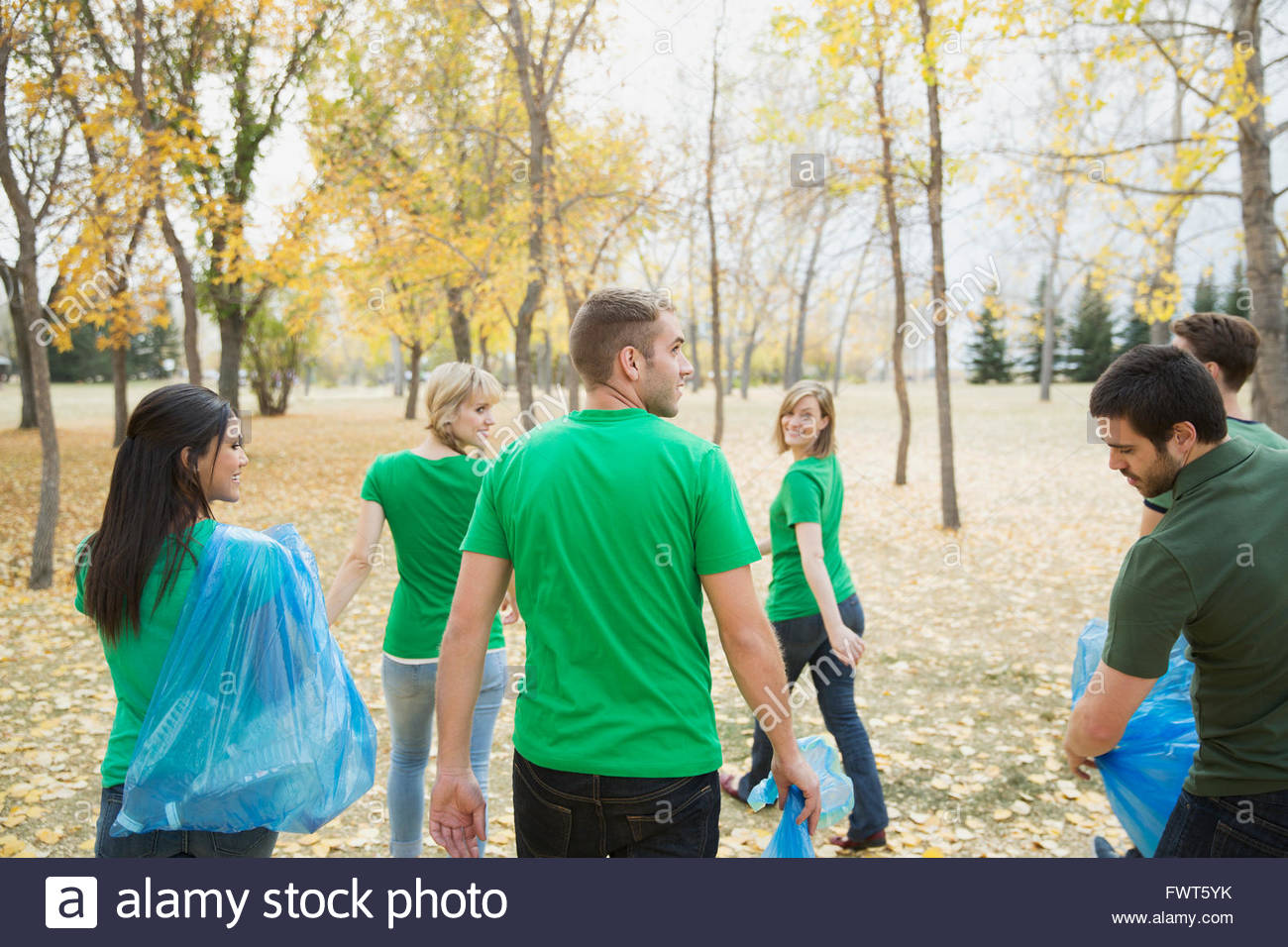 Garbage men clean up garbage hi-res stock photography and images - Alamy
