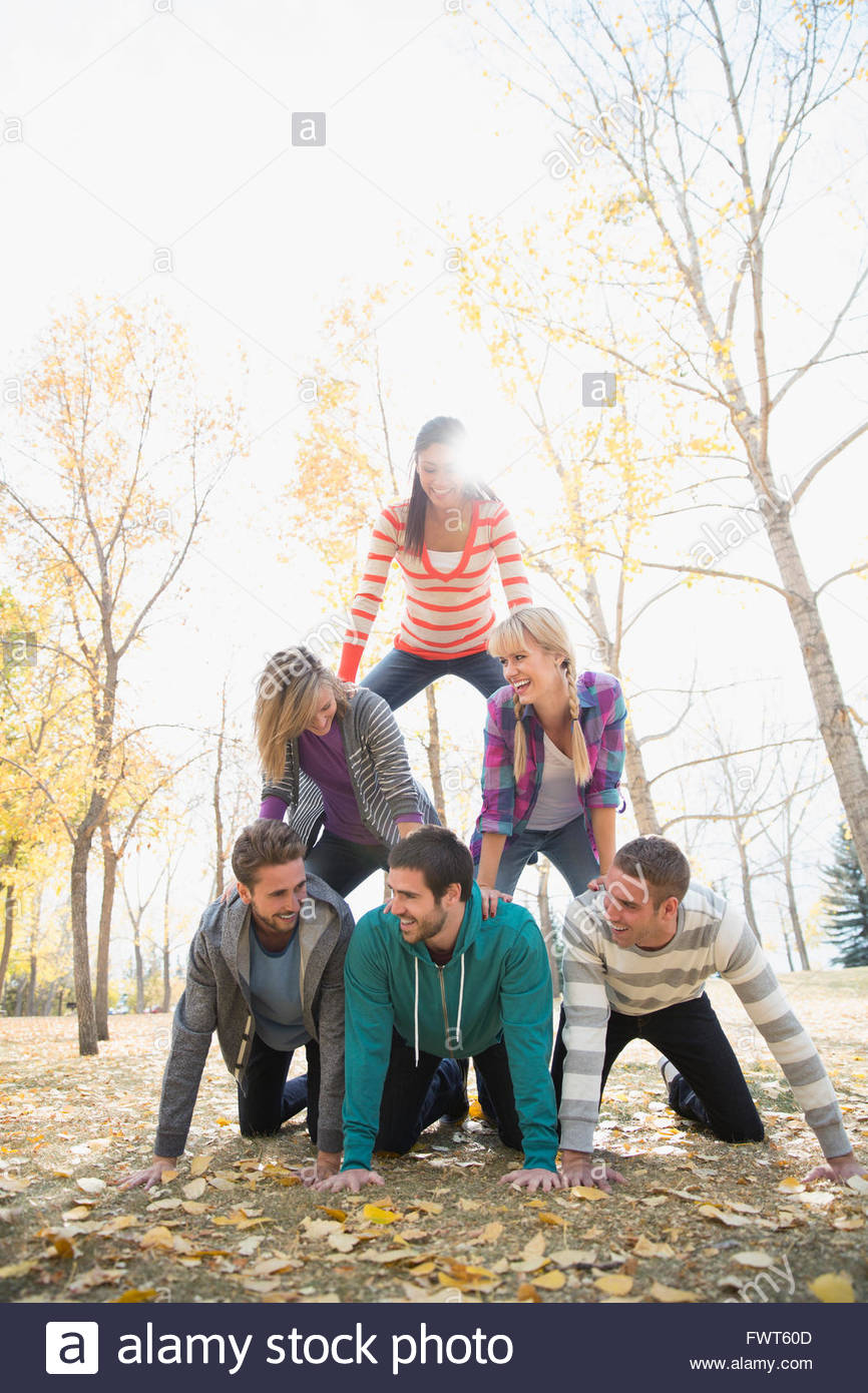 Human Pyramid Stock Photos & Human Pyramid Stock Images - Alamy