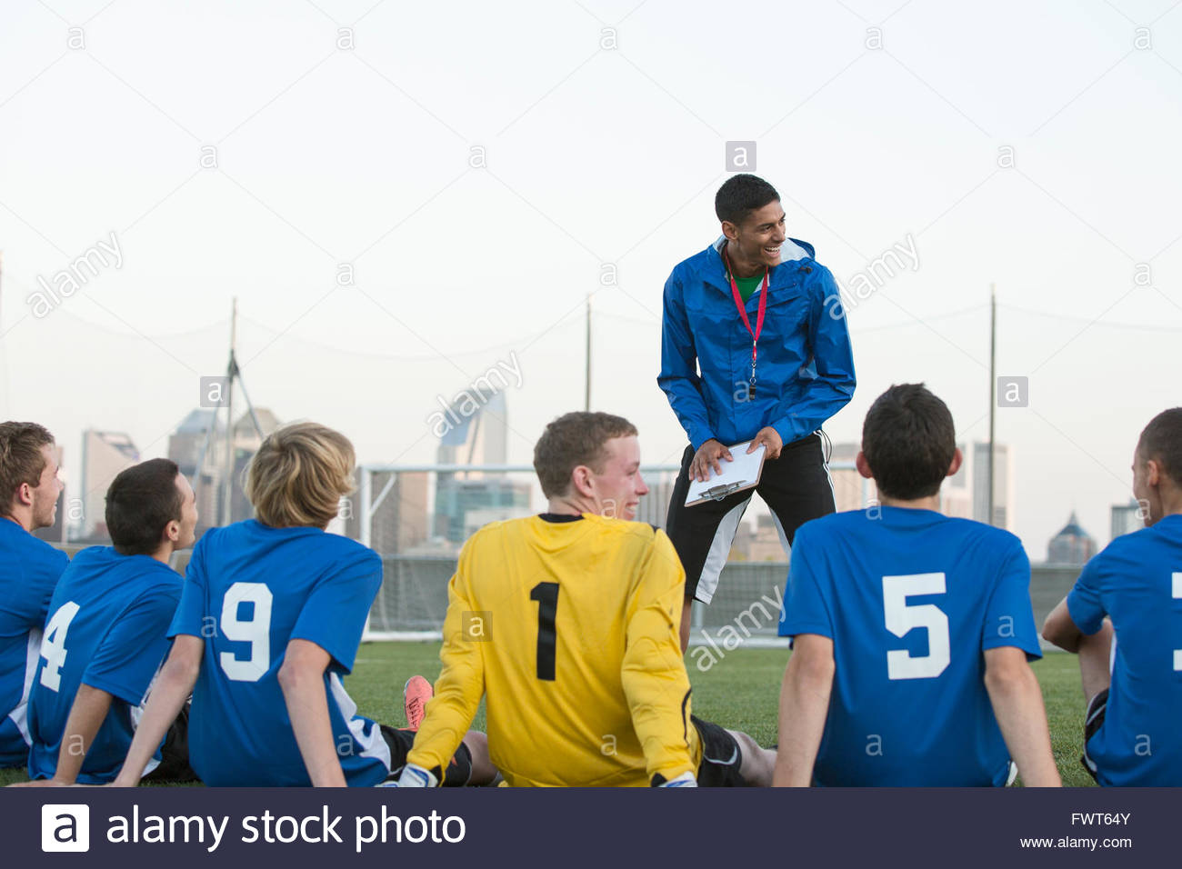 Listening to teammates hi-res stock photography and images - Alamy