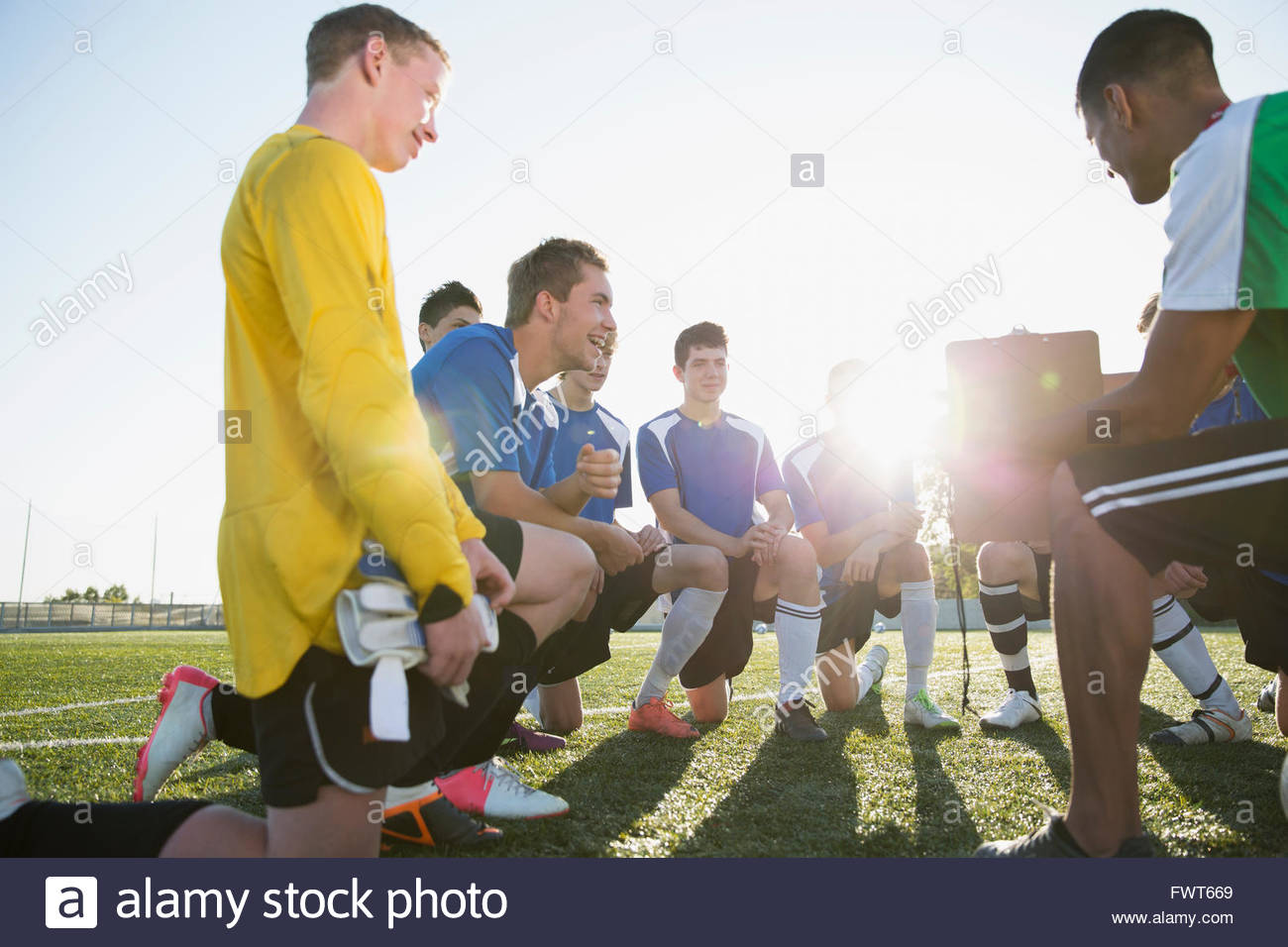 Coach team pep talk hi-res stock photography and images - Alamy