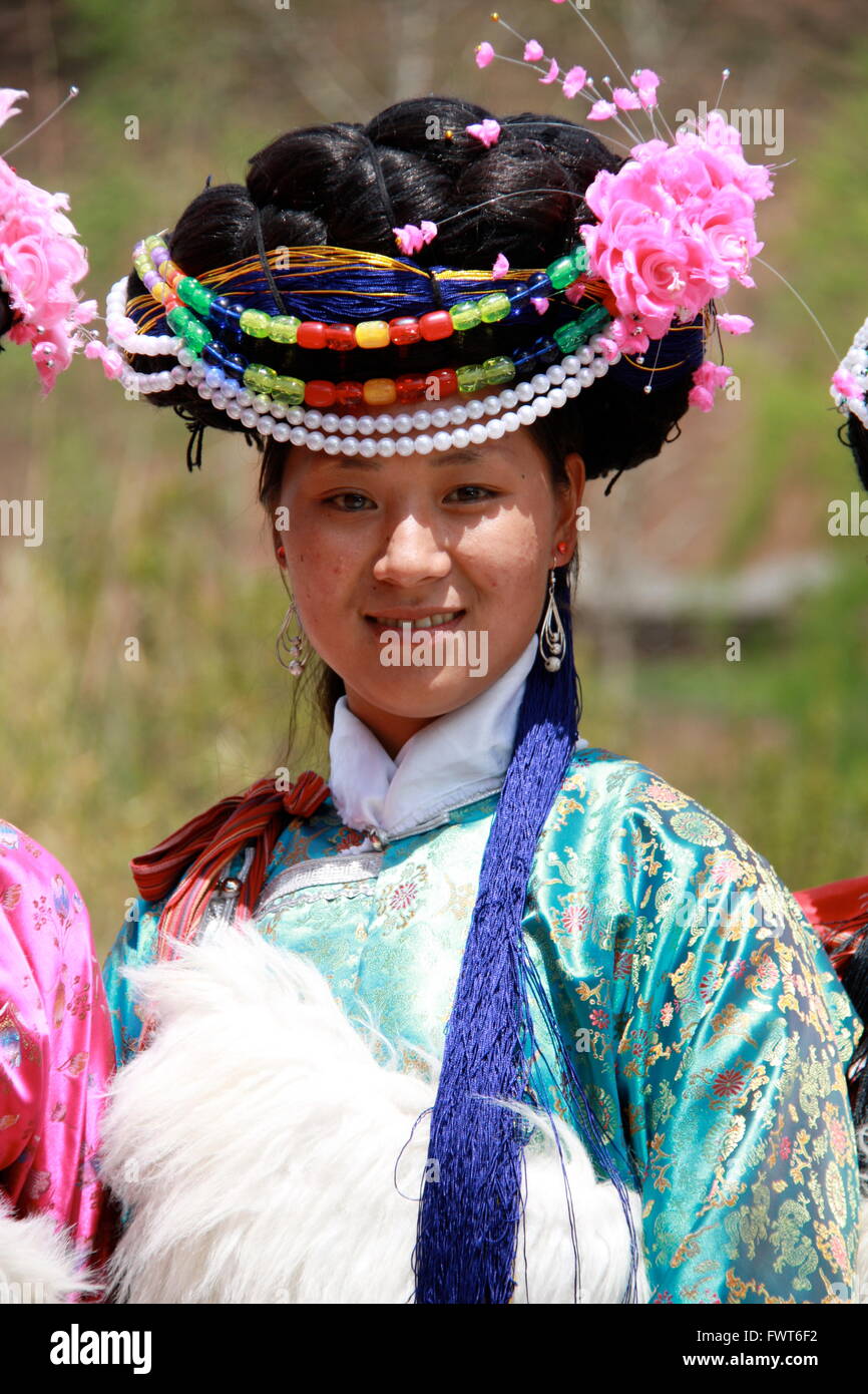 Mosuo dress hi-res stock photography and images - Alamy