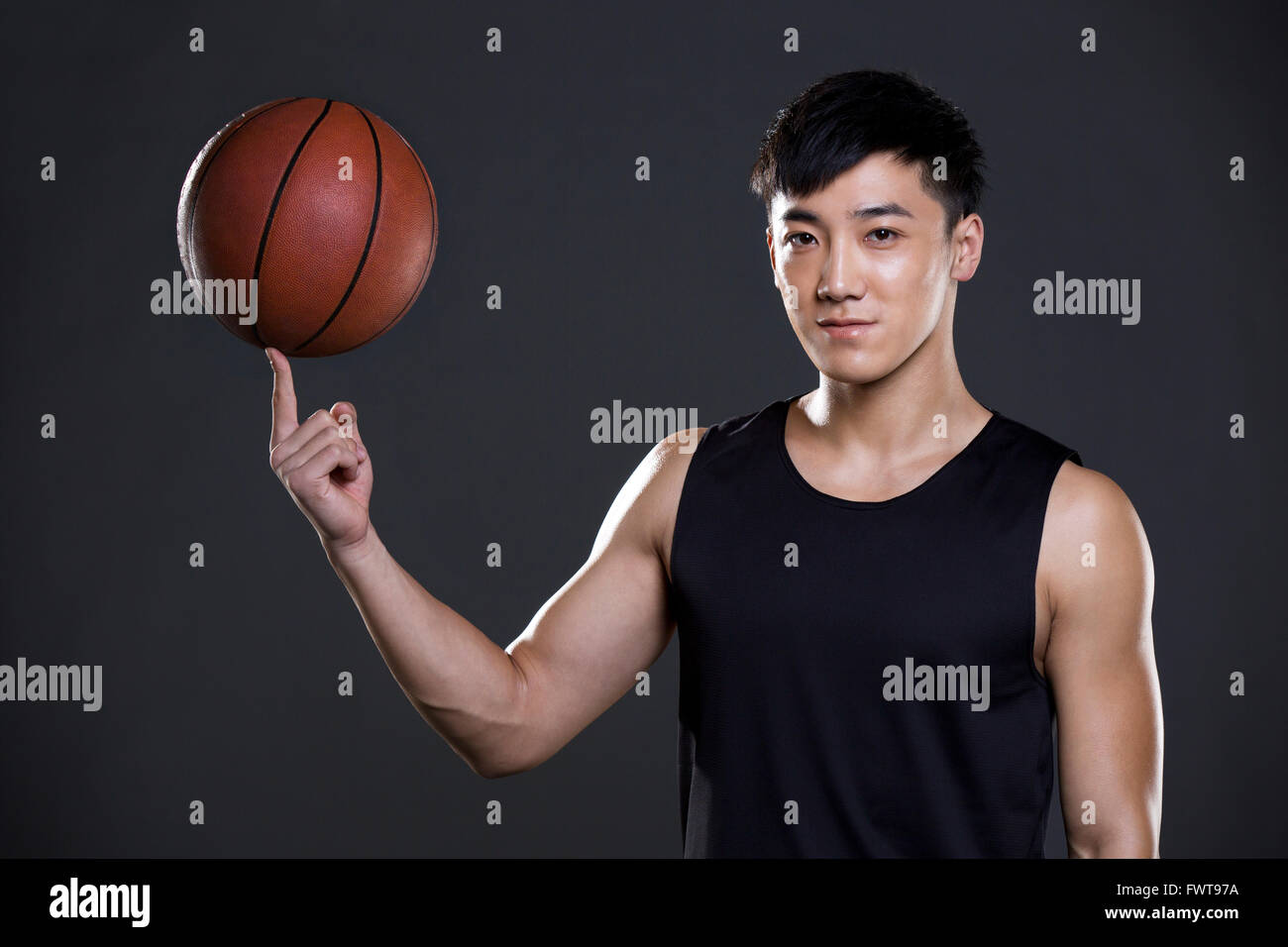 Black basketball player spinning hi-res stock photography and images ...