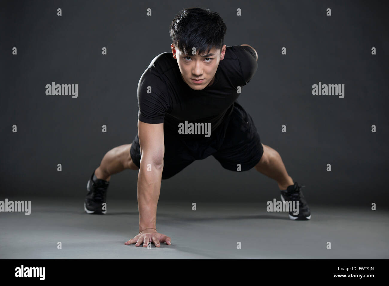 Young man doing one-handed push-ups Stock Photo - Alamy