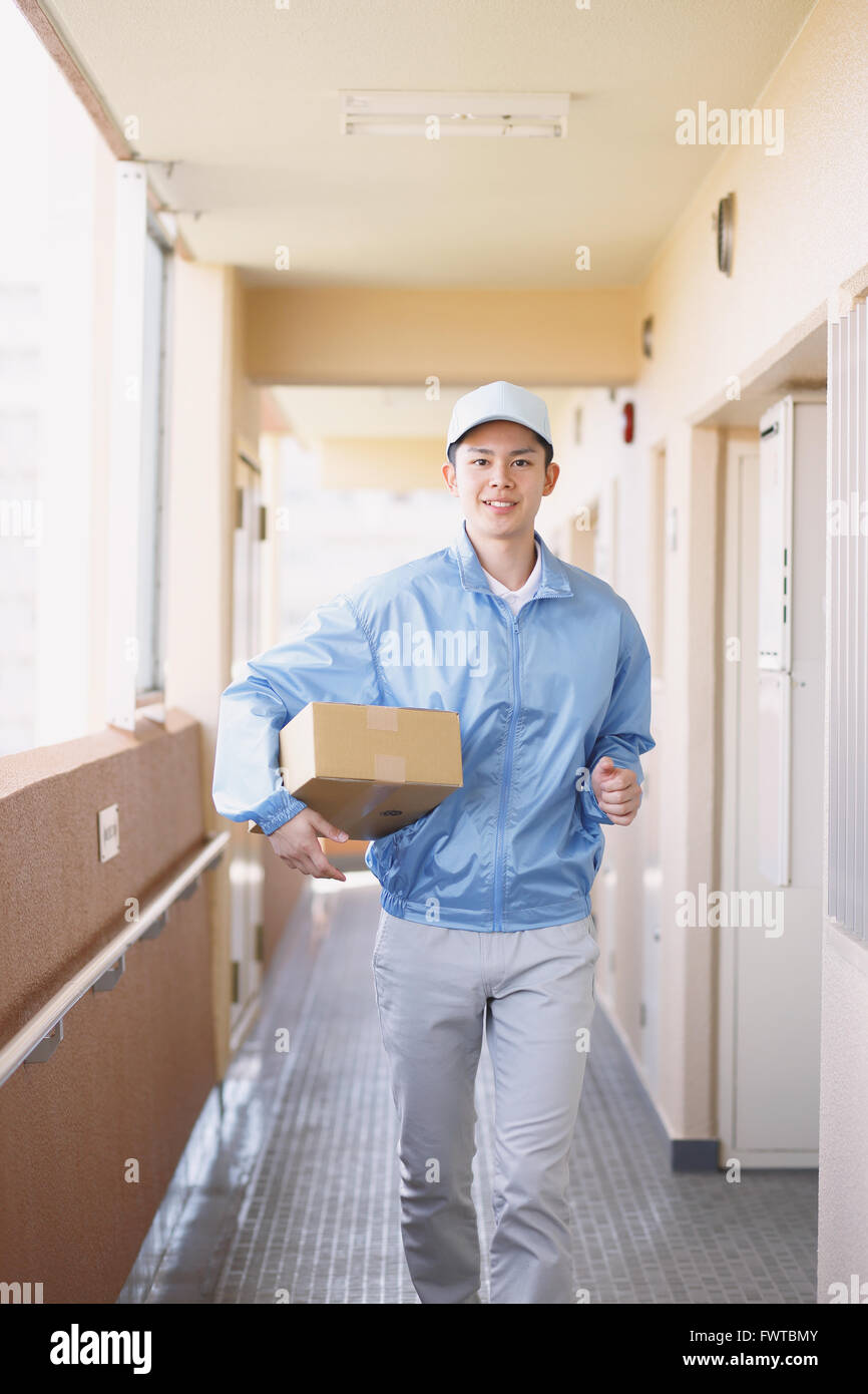 Running delivery man box hi-res stock photography and images - Alamy