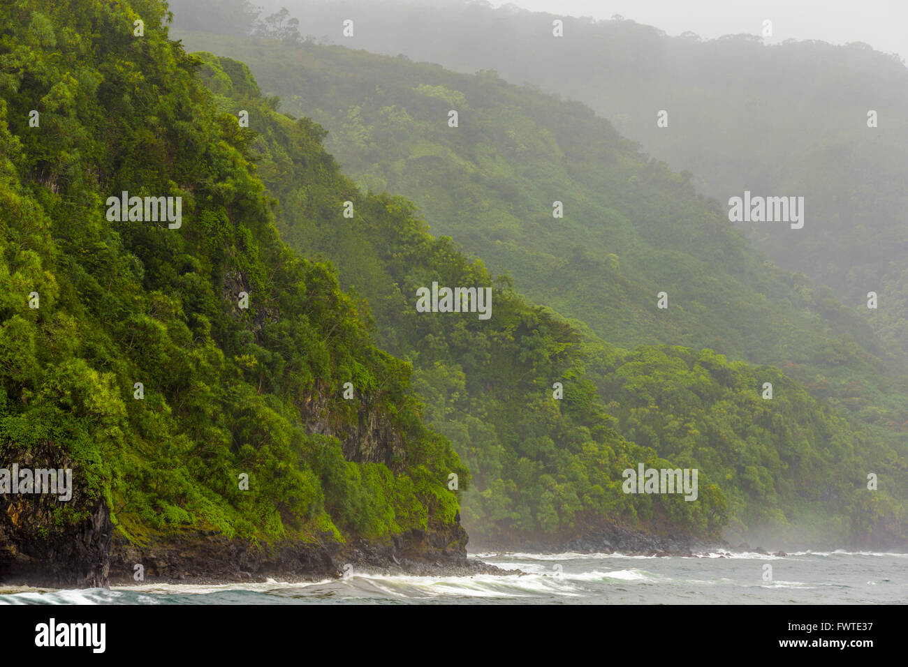 Honolulu Nui Bay; Maui rainforest covered cliffs Stock Photo - Alamy