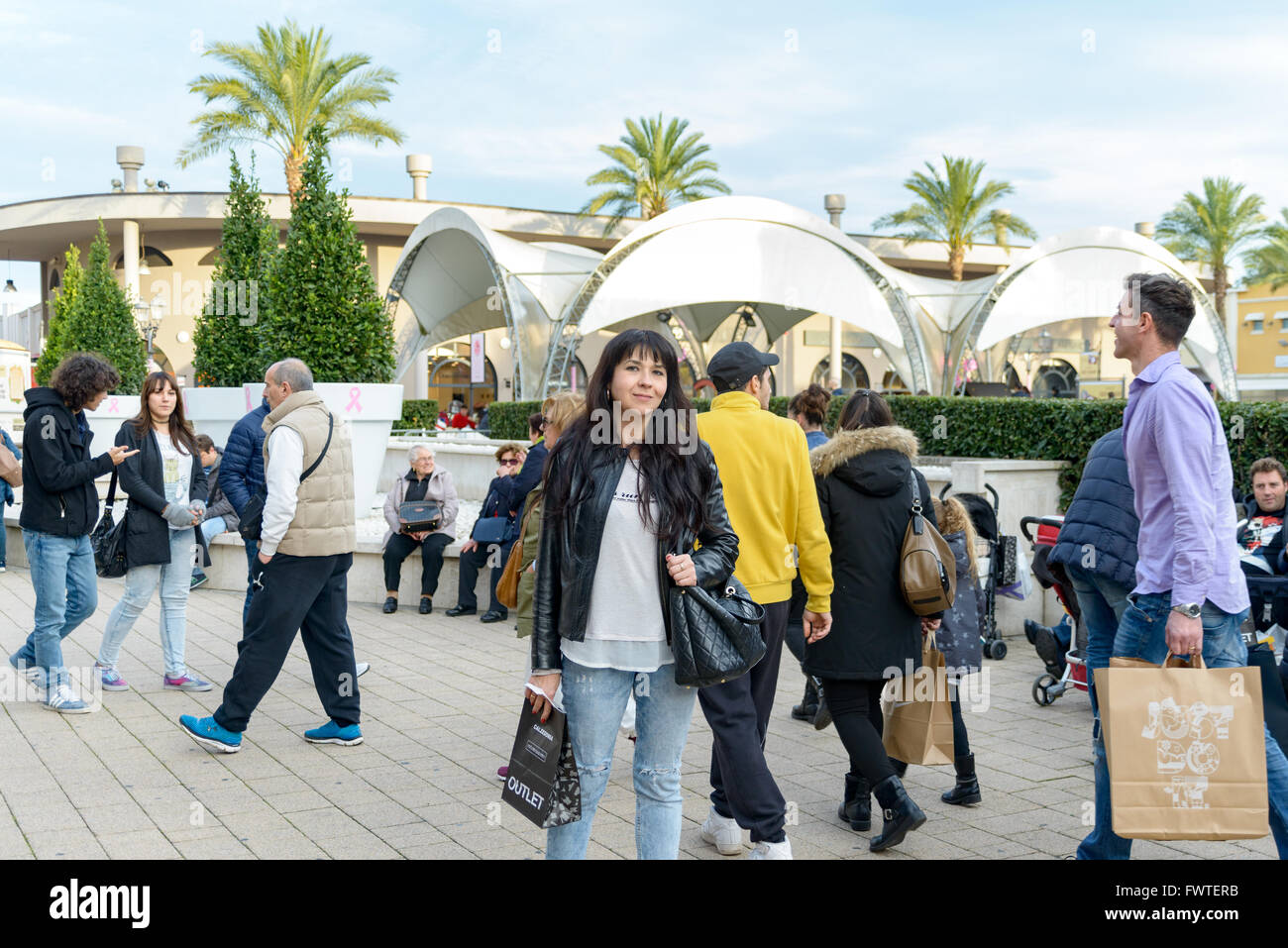 Females shoppers hi-res stock photography and images - Alamy