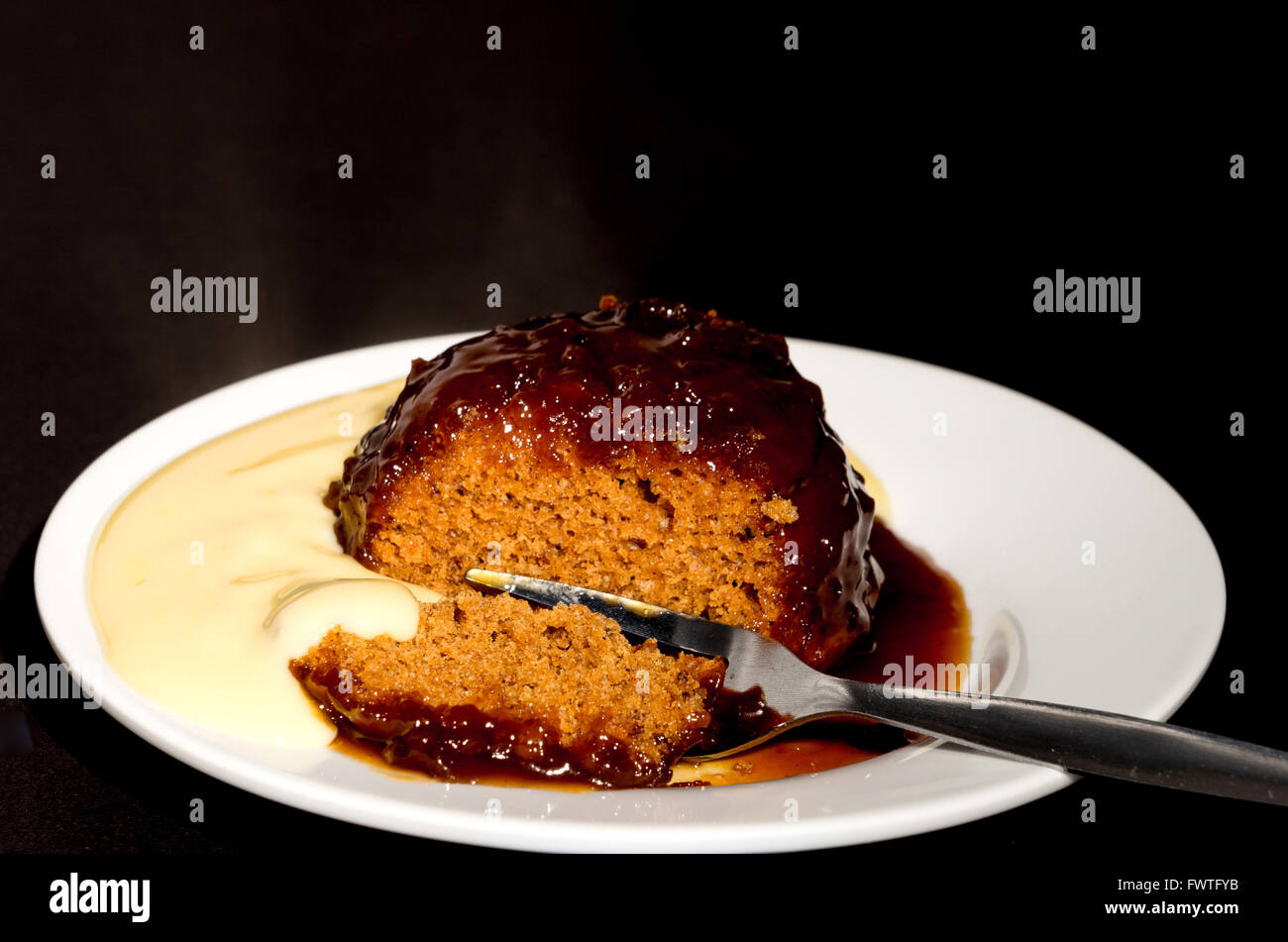 Sponge pudding custard hi-res stock photography and images - Alamy