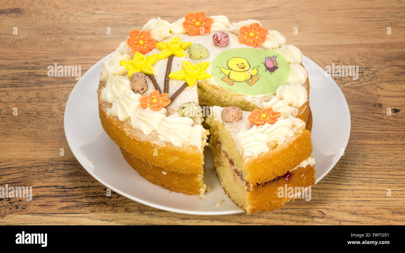Sponge cake decorated hi-res stock photography and images - Alamy