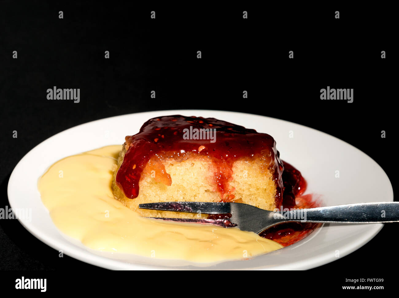Sponge pudding custard hi-res stock photography and images - Alamy