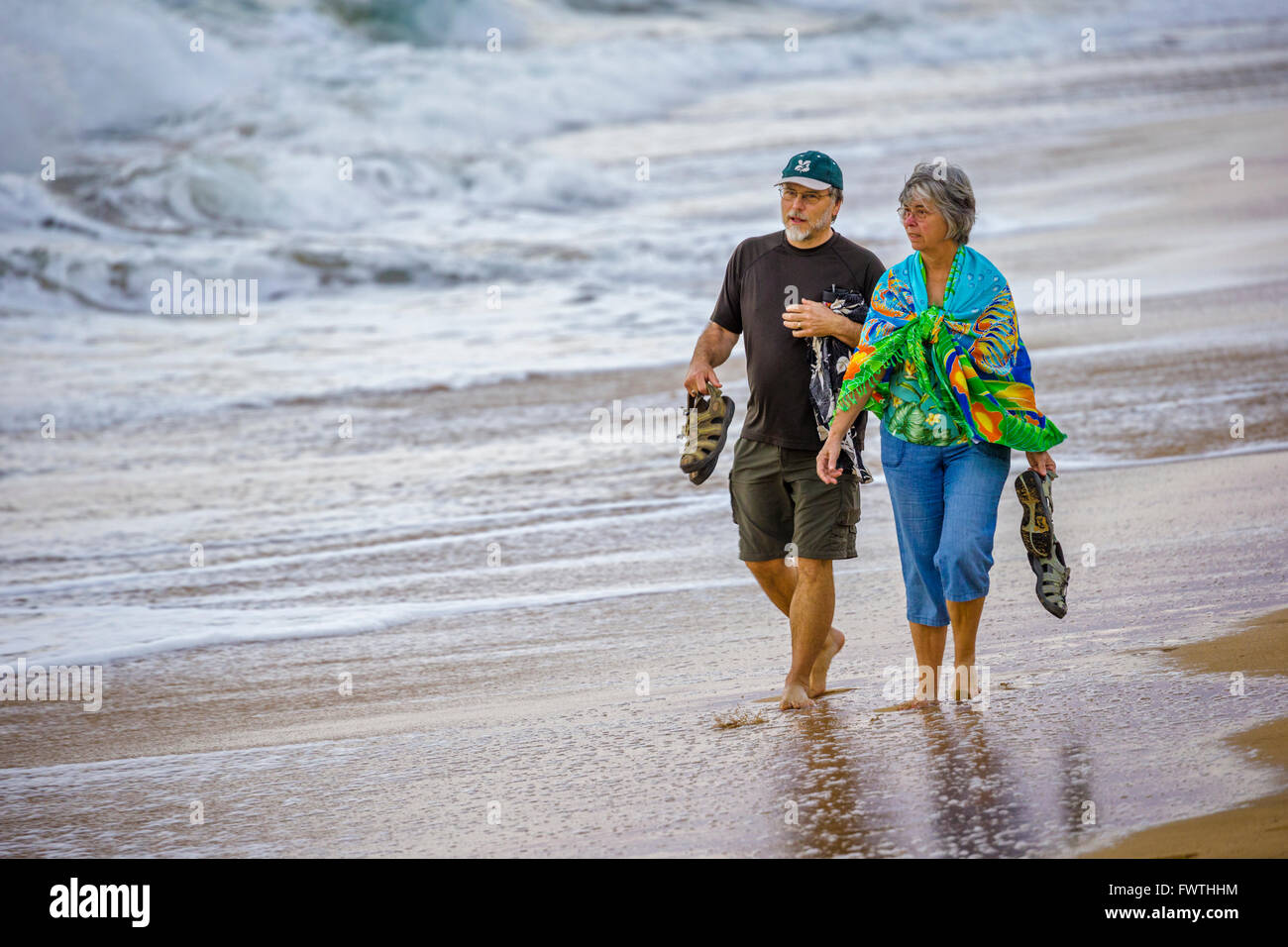 Couple on beach walk at dawn on Maui, Hawaii Stock Photo - Alamy